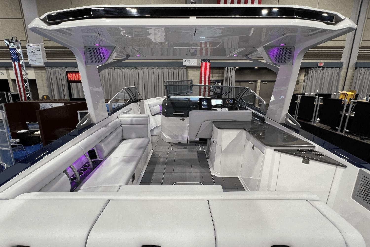 2024 Aviara AV32 Outboard Runabout-Boot Kaufen - YachtWorld