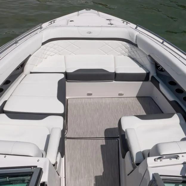 2025 Regal 33 OBX Cruiser for sale - YachtWorld