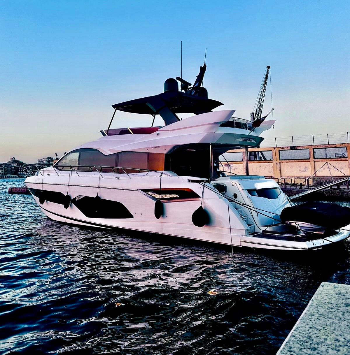 Sunseeker Manhattan 68 | 2022 | 21m | Boatshop24