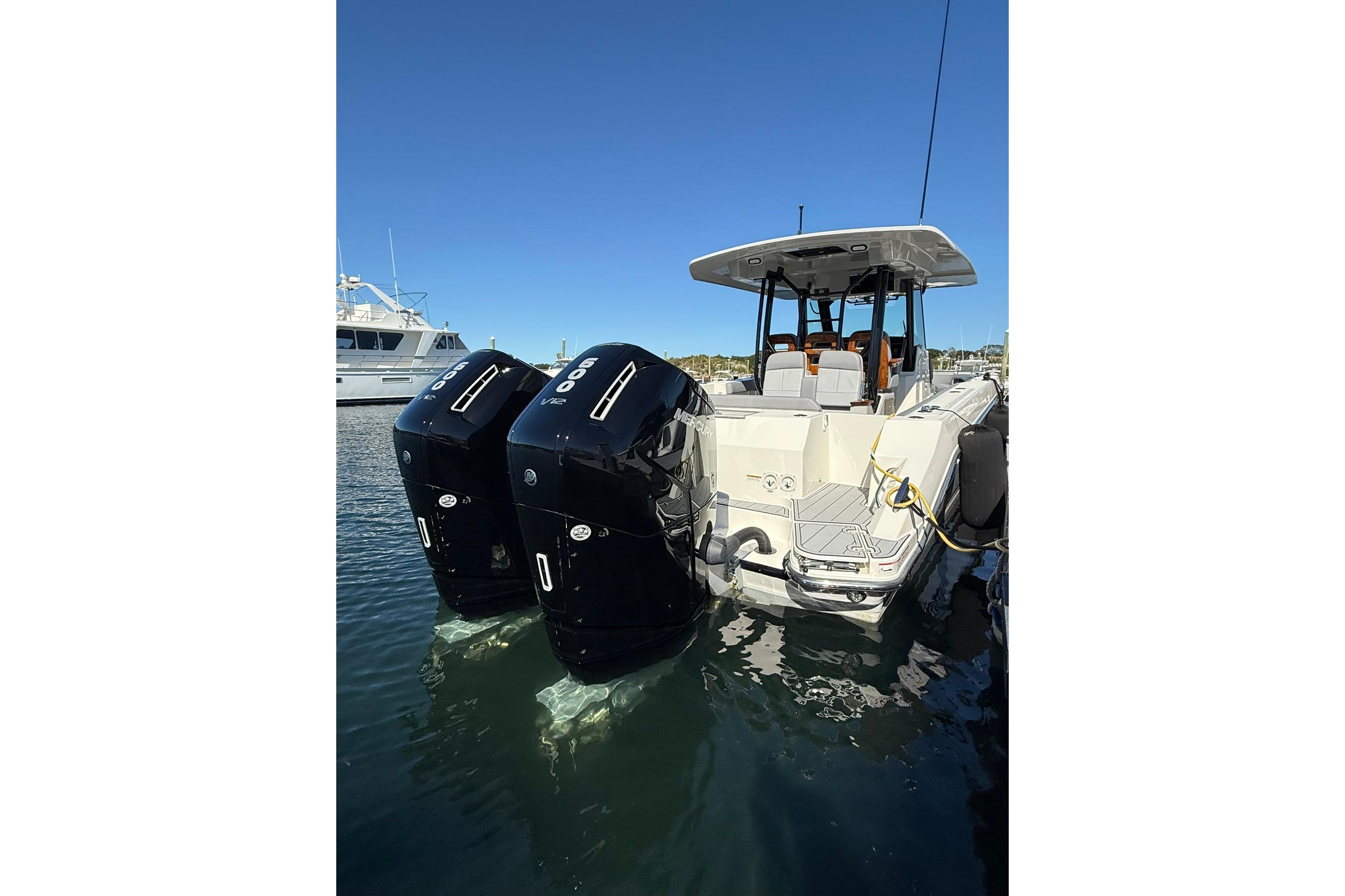 2024 Boston Whaler 360 Outrage Center Console Boote Kaufen - YachtWorld