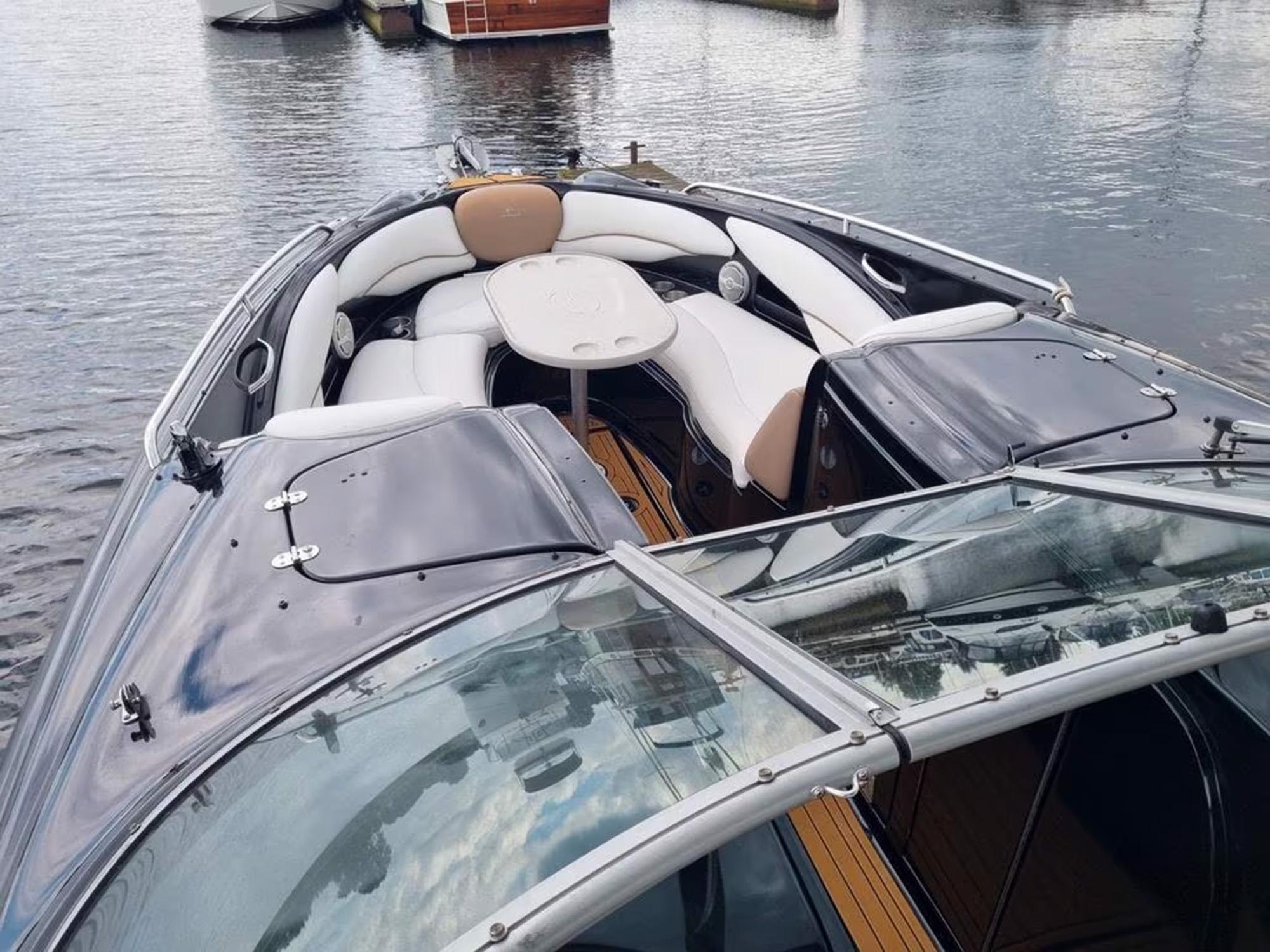 2006 Crownline 320 Bowrider Black Motor Yachts for sale - YachtWorld