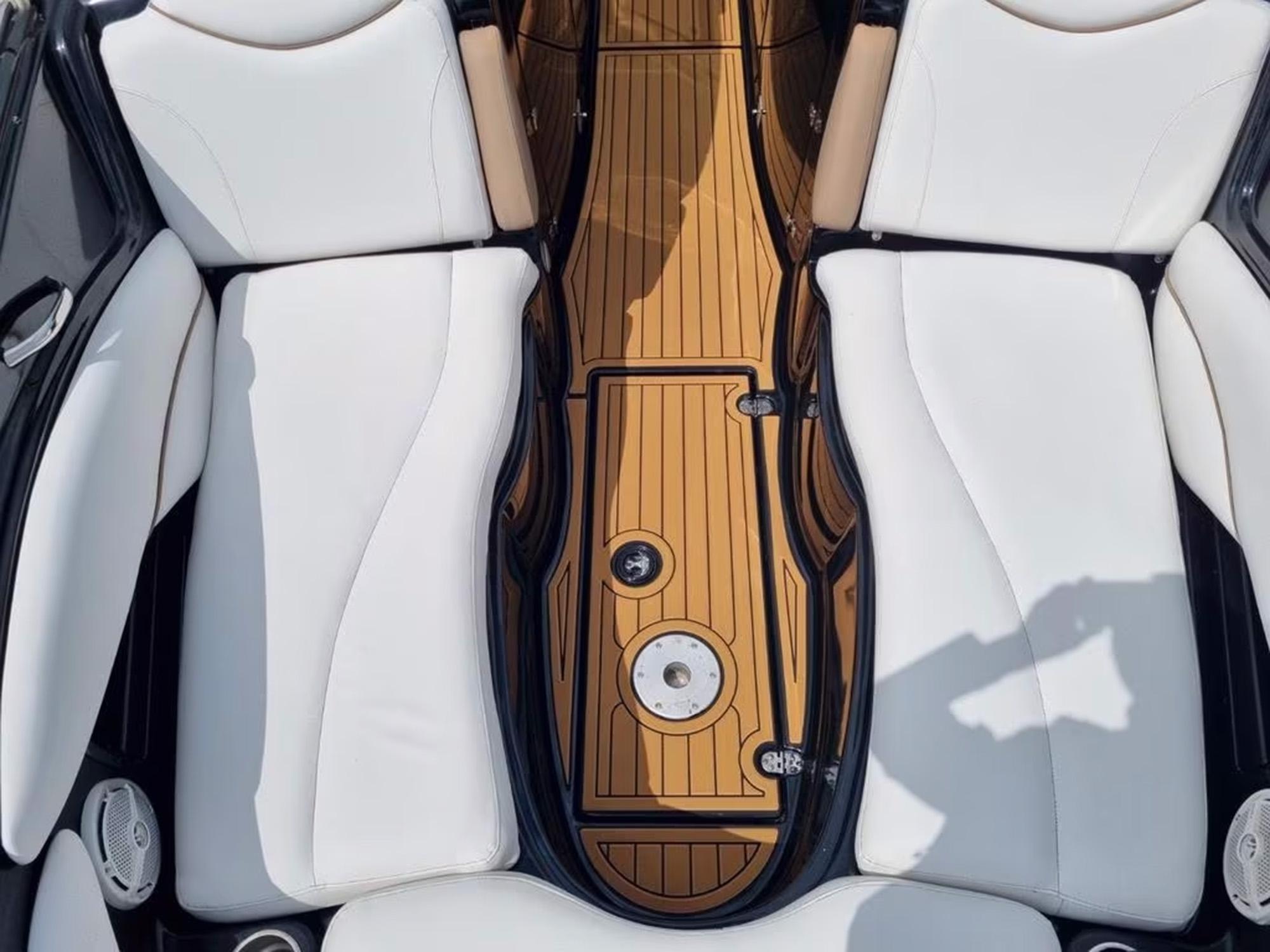 2006 Crownline 320 Bowrider Black Motor Yachts for sale - YachtWorld