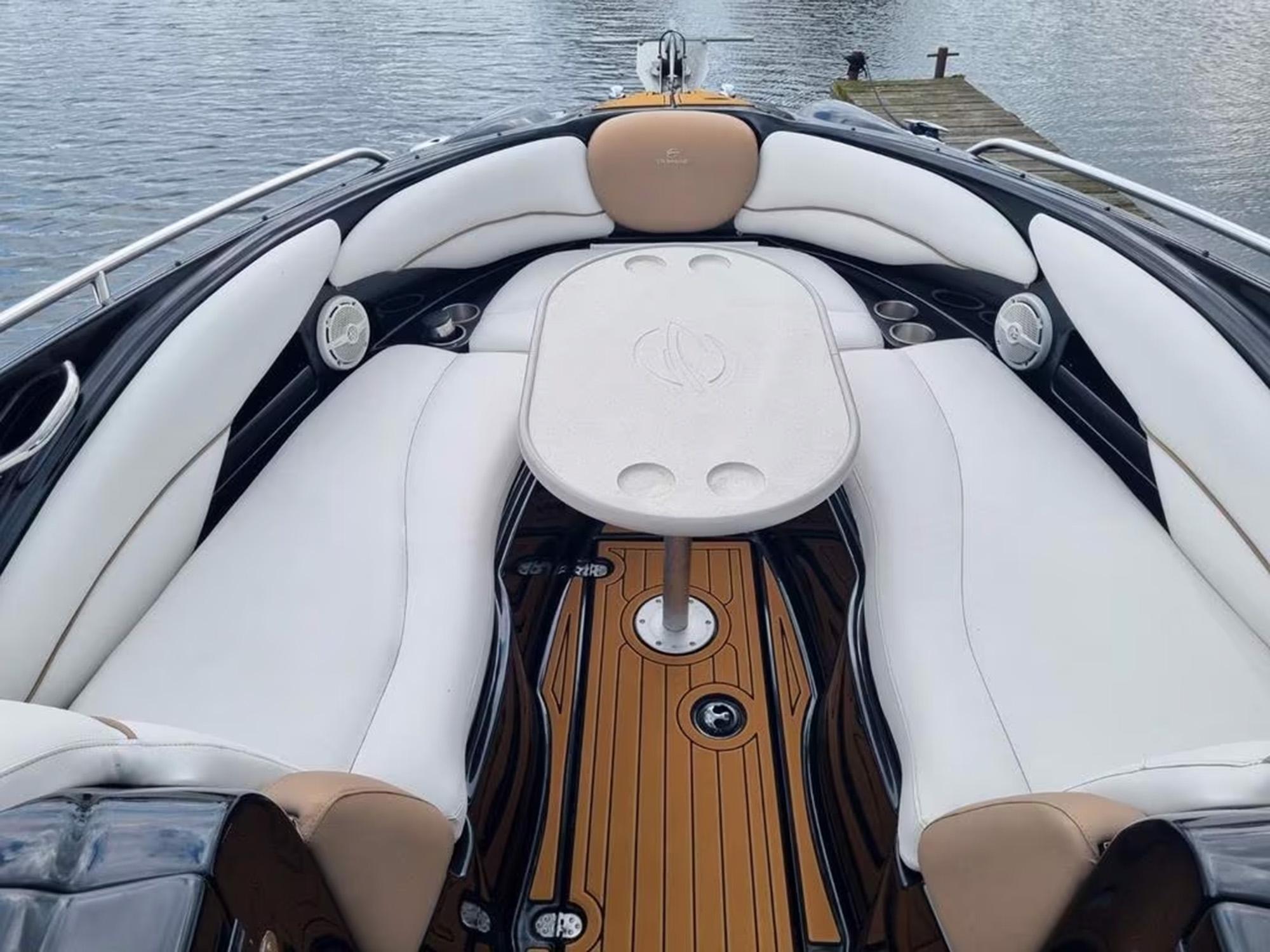 2006 Crownline 320 Bowrider Black Motor Yachts for sale - YachtWorld