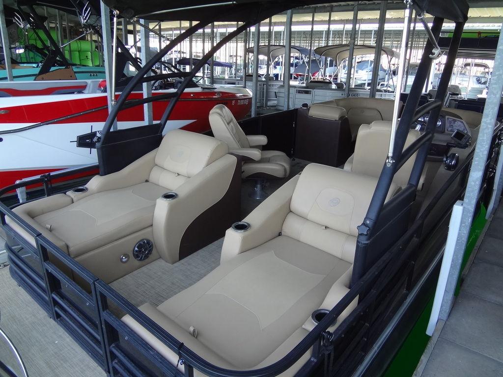 2019 Lowe Retreat 230 RFL Pontoon for sale - YachtWorld