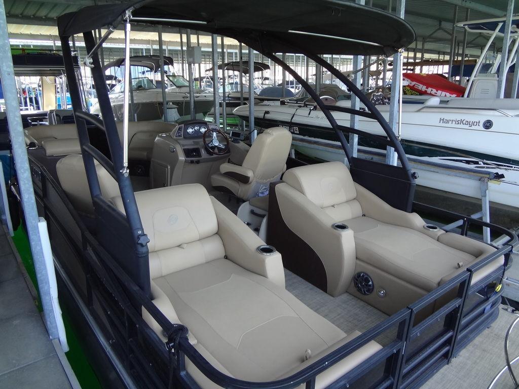 2019 Lowe Retreat 230 RFL Pontoon for sale - YachtWorld