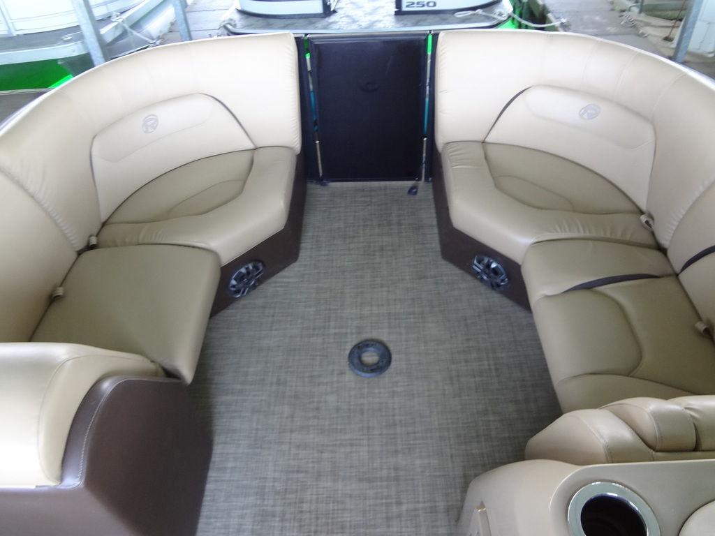 2019 Lowe Retreat 230 RFL Pontoon for sale - YachtWorld