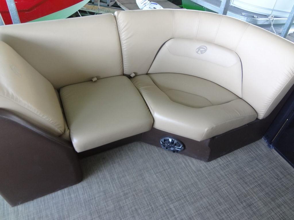 2019 Lowe Retreat 230 RFL Pontoon for sale - YachtWorld