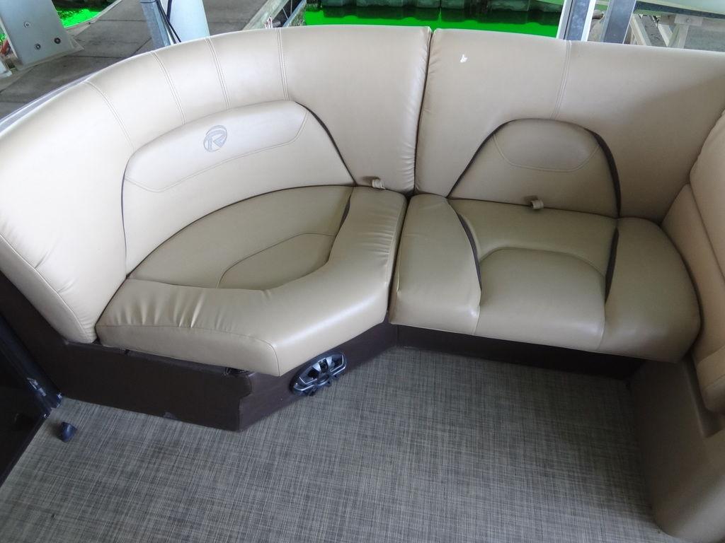 2019 Lowe Retreat 230 RFL Pontoon for sale - YachtWorld