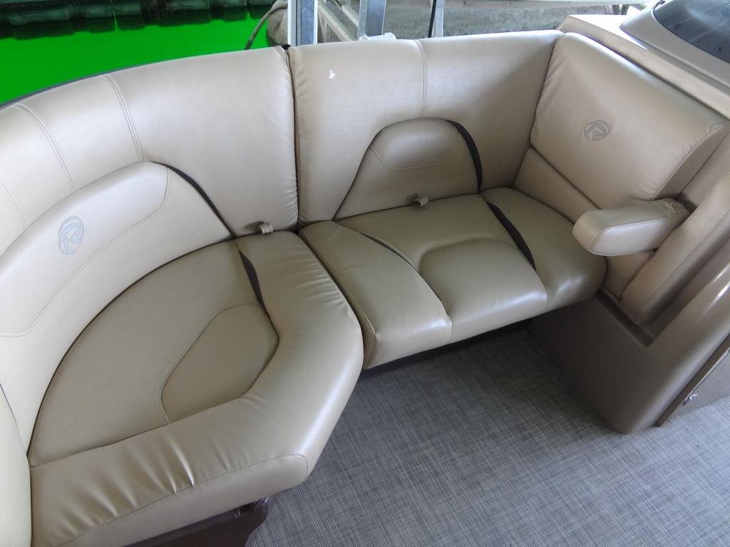 2019 Lowe Retreat 230 RFL Pontoon for sale - YachtWorld