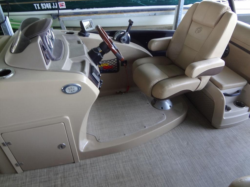 2019 Lowe Retreat 230 RFL Pontoon for sale - YachtWorld