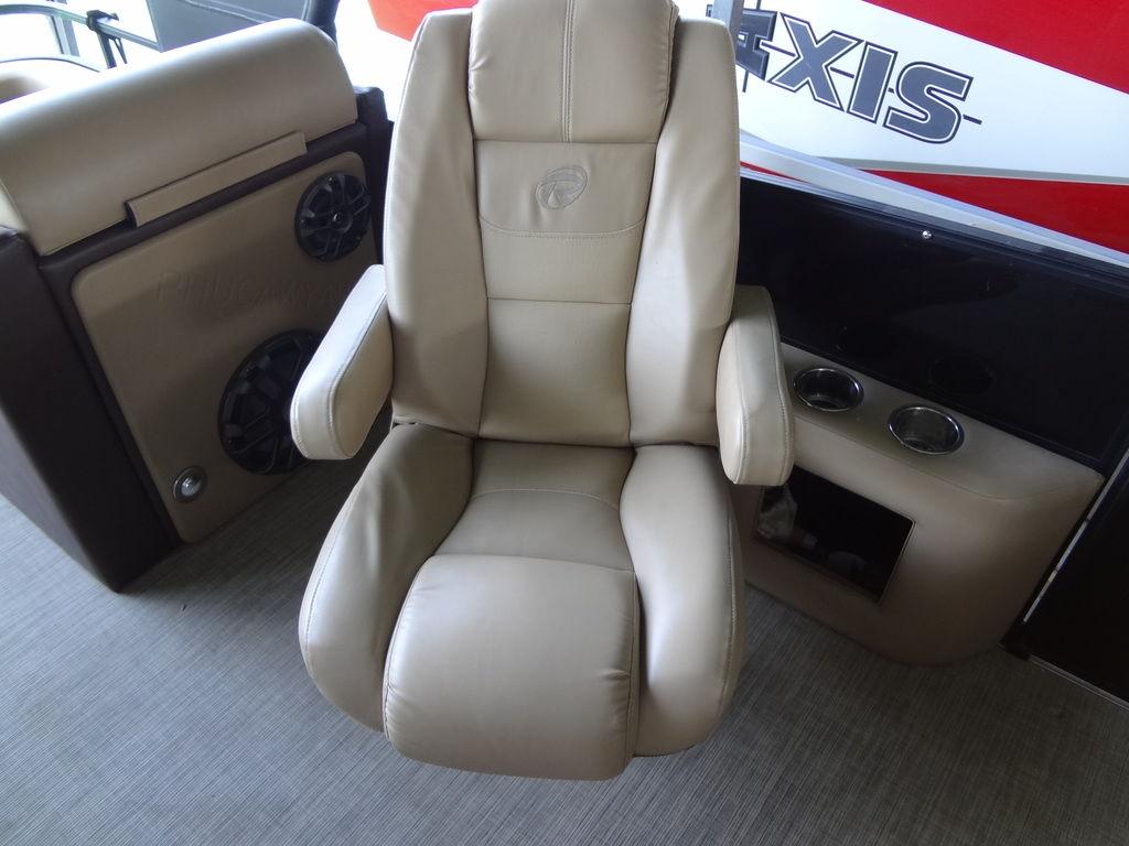 2019 Lowe Retreat 230 RFL Pontoon for sale - YachtWorld