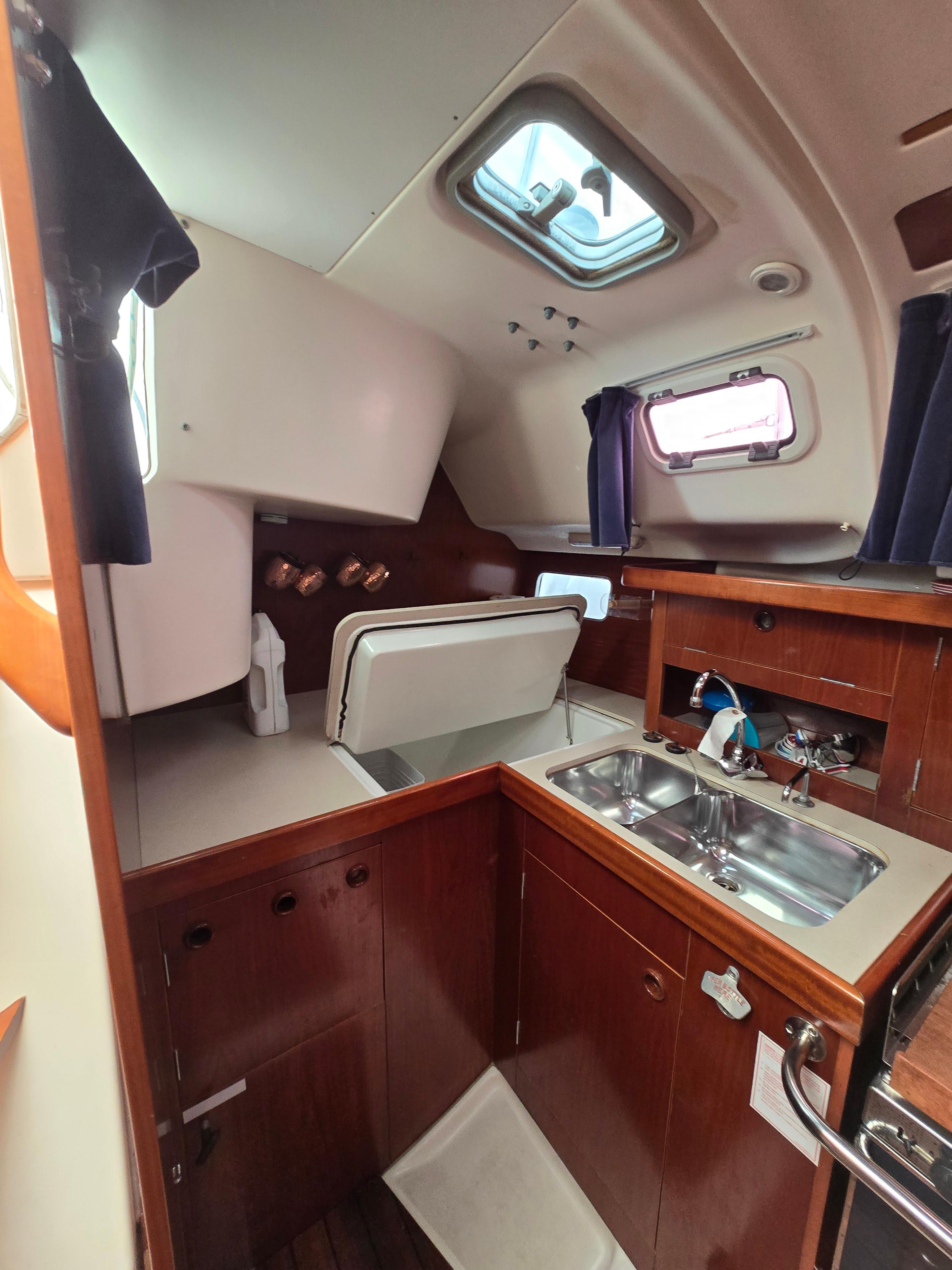 1995 Beneteau Oceanis 351 Sloop for sale - YachtWorld