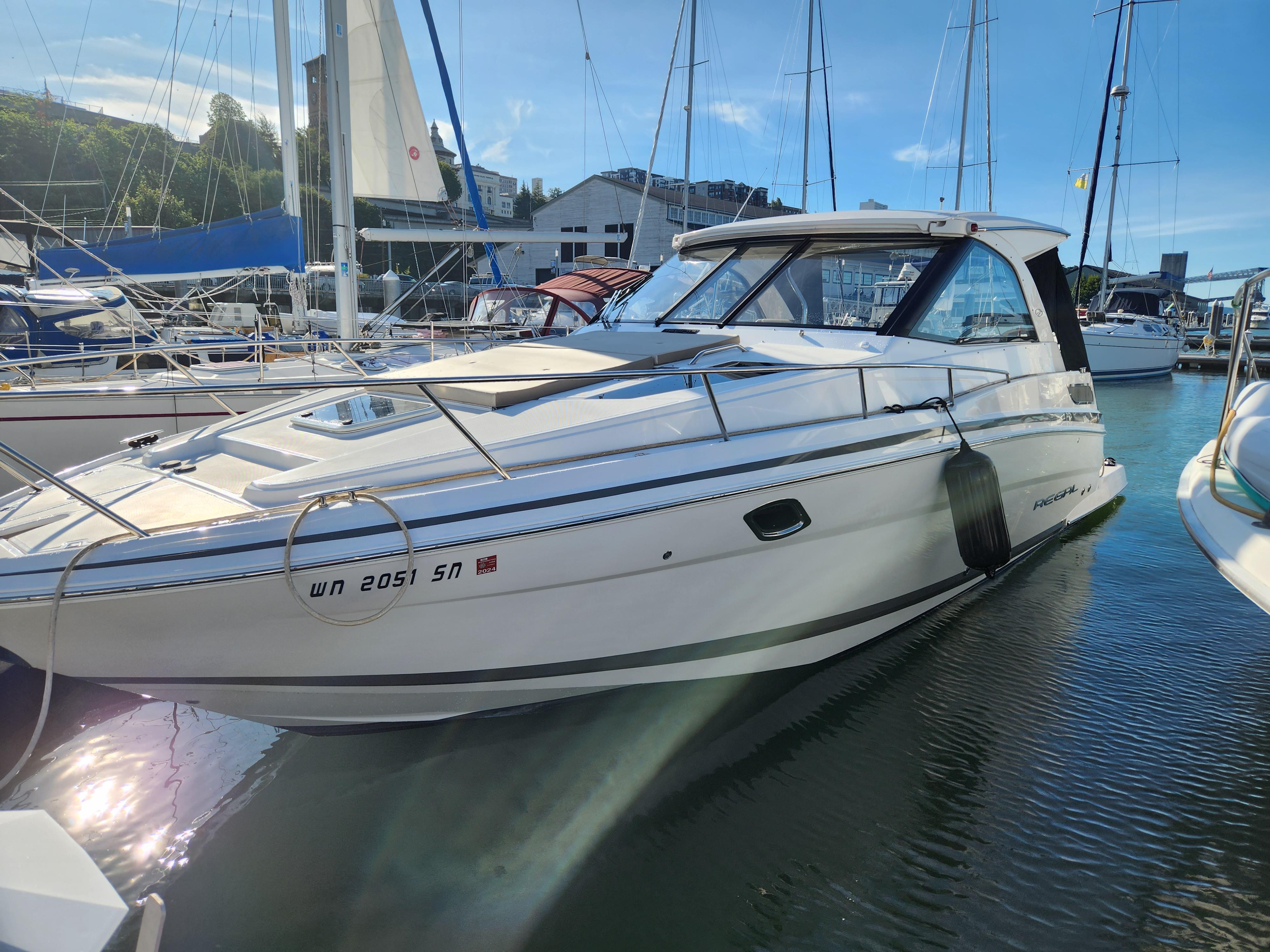 2013 Regal 35 Sport Coupe Express Cruiser for sale - YachtWorld
