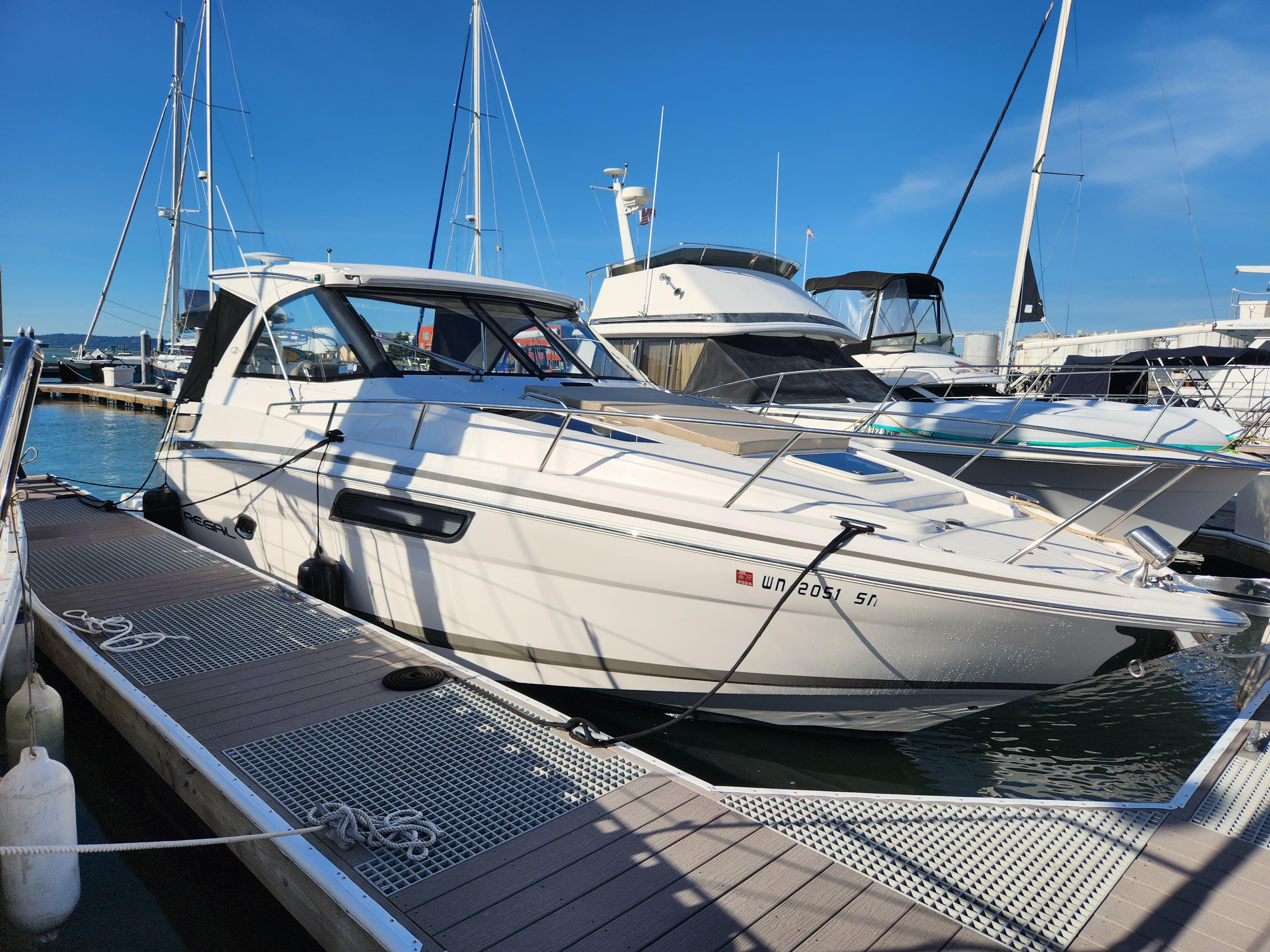 2013 Regal 35 Sport Coupe Express Cruiser for sale - YachtWorld