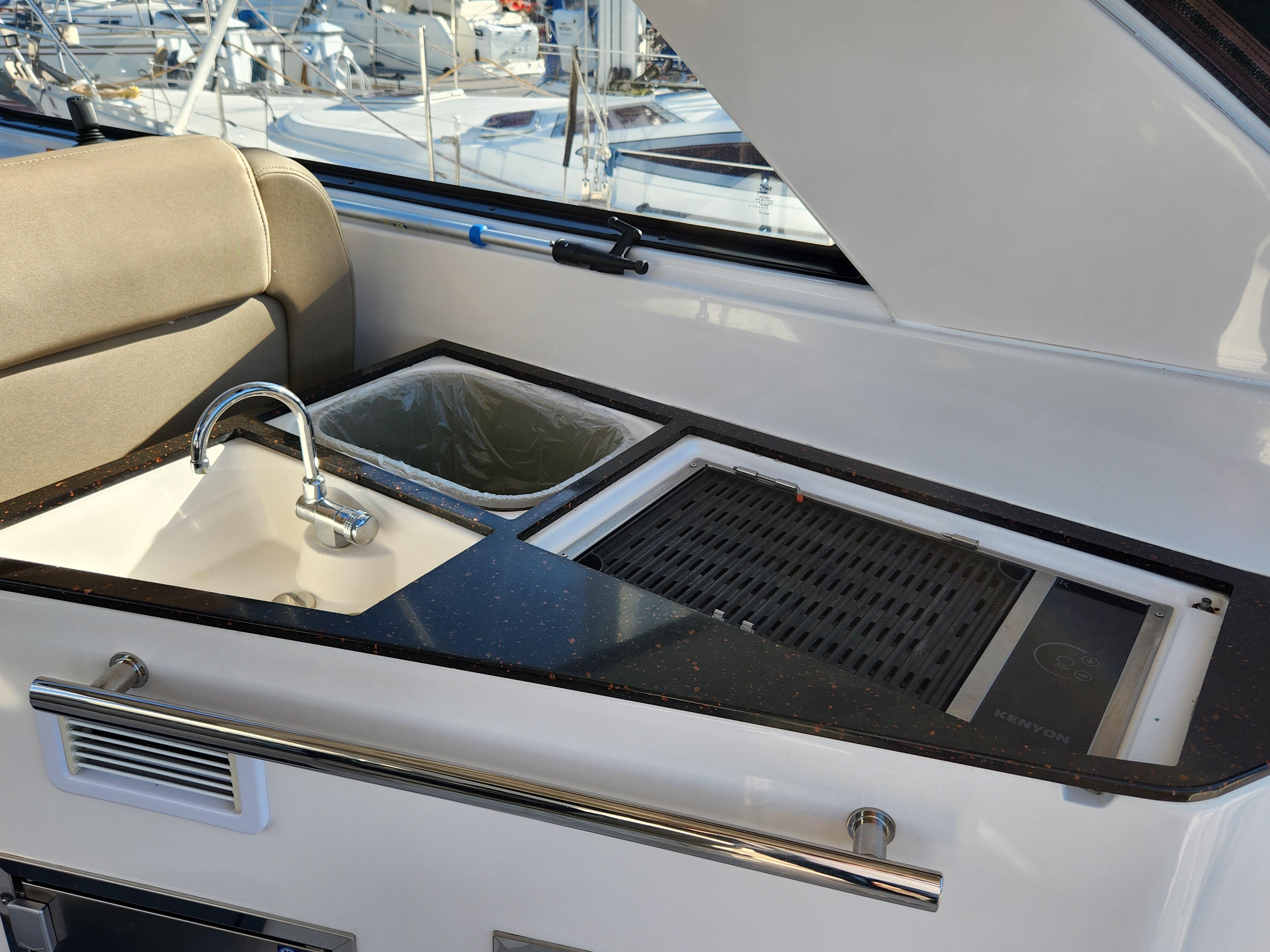 2013 Regal 35 Sport Coupe Express Cruiser for sale - YachtWorld