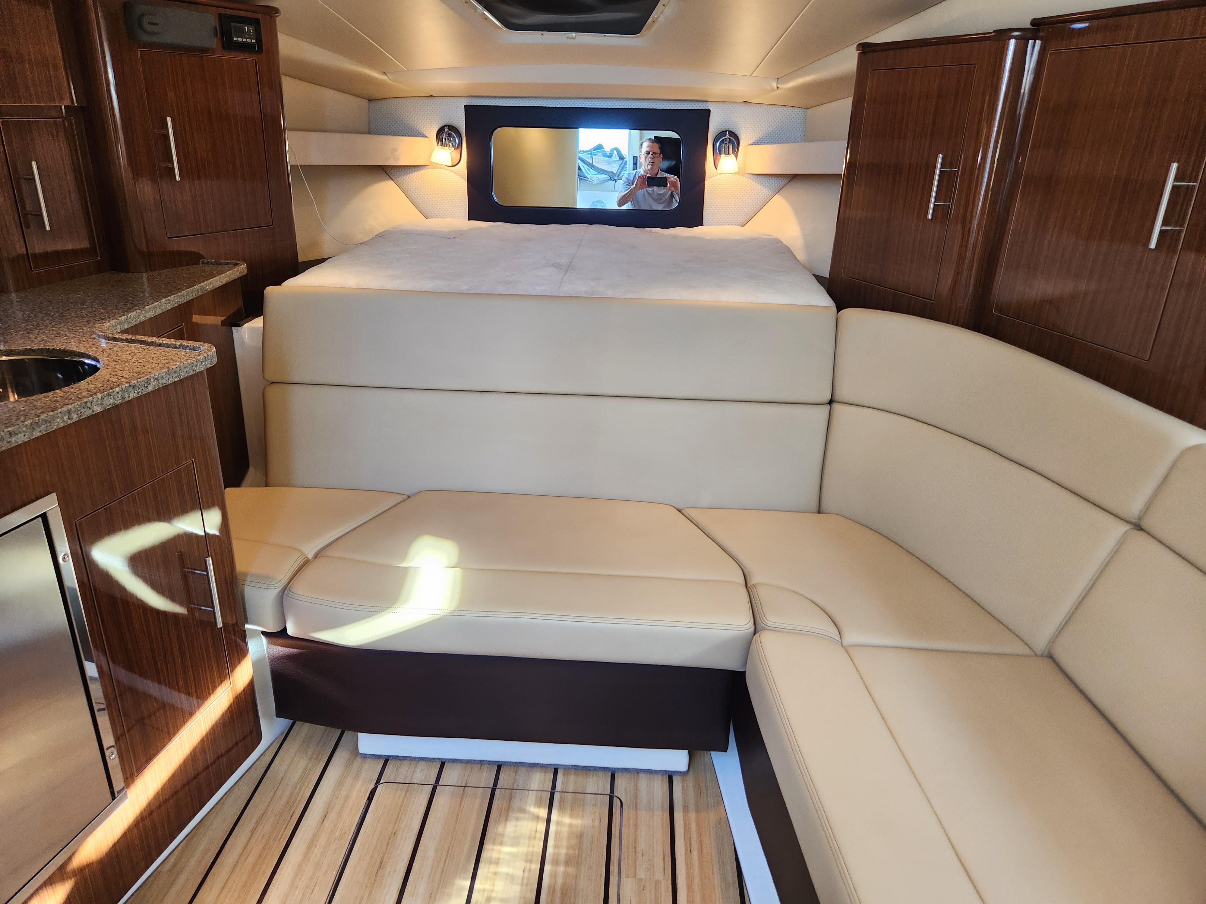 2013 Regal 35 Sport Coupe Express Cruiser for sale - YachtWorld