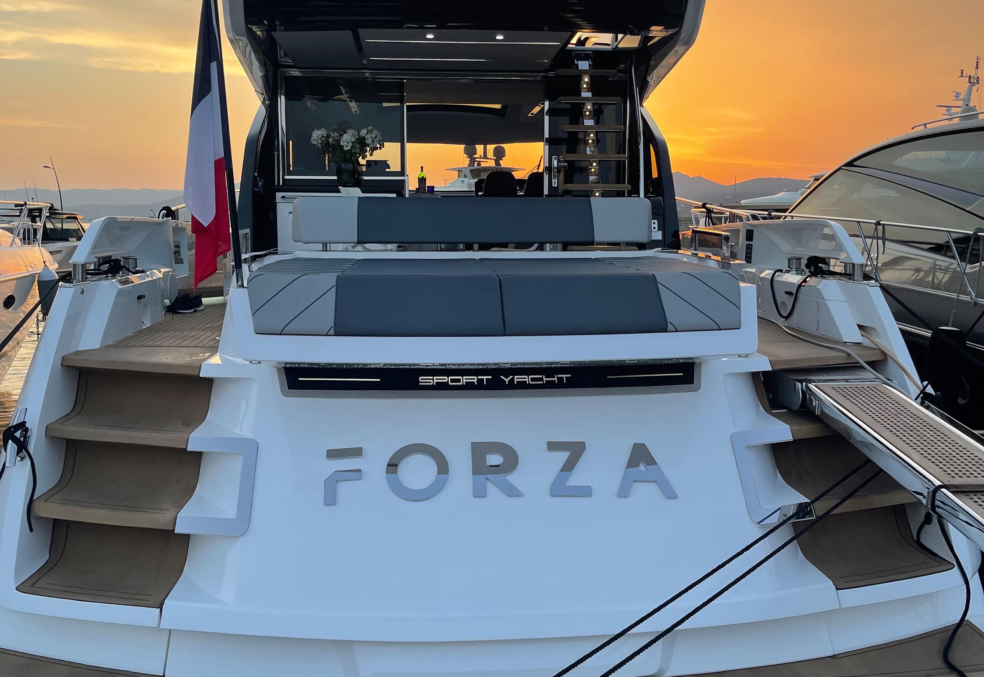 2021 Sunseeker 65 Sport Yacht Motor Yachts for sale - YachtWorld