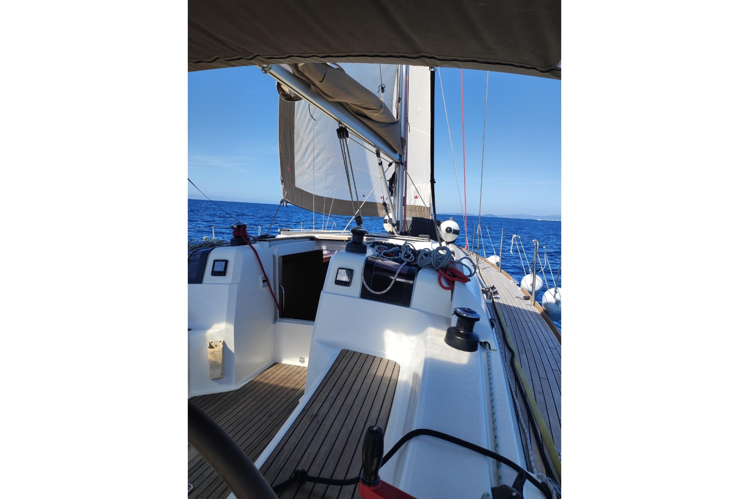 Jeanneau Sun Odyssey 379 | 11m | 2012 - 83 - Var | Boats and Outboards