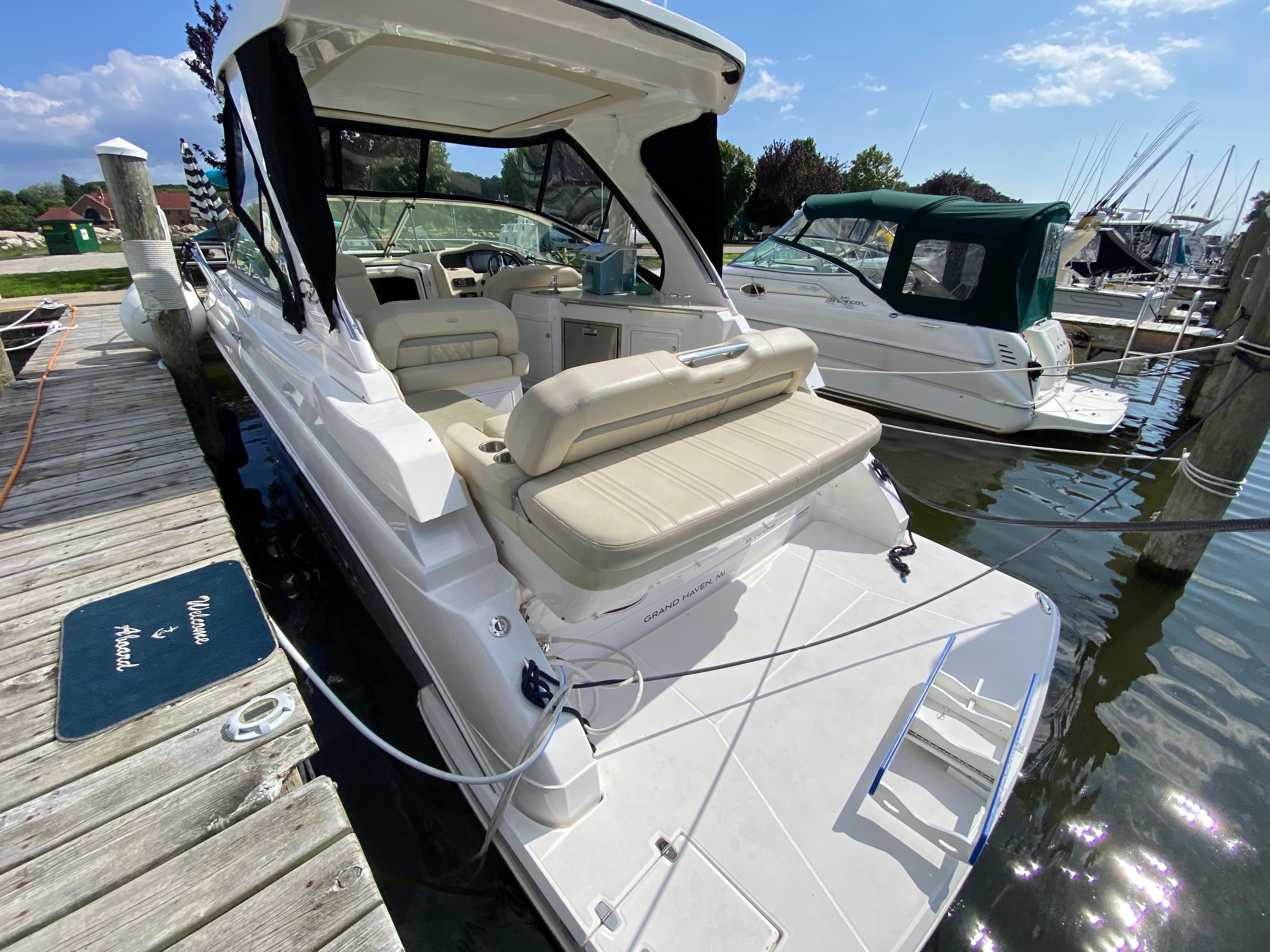 2019 Regal 33 Express Express Cruiser for sale - YachtWorld