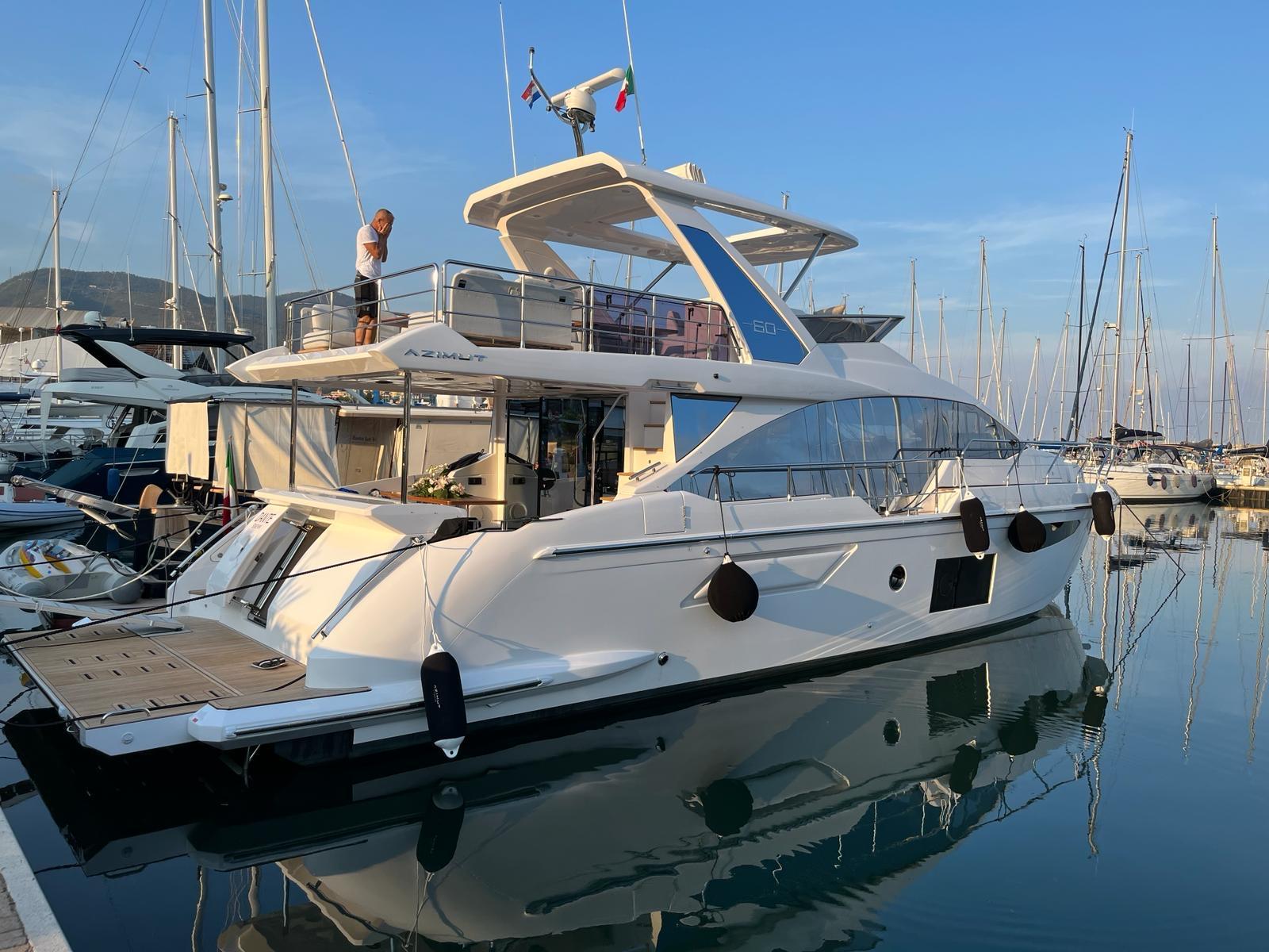 Used 2022 Azimut Fly 60 | YachtFocus