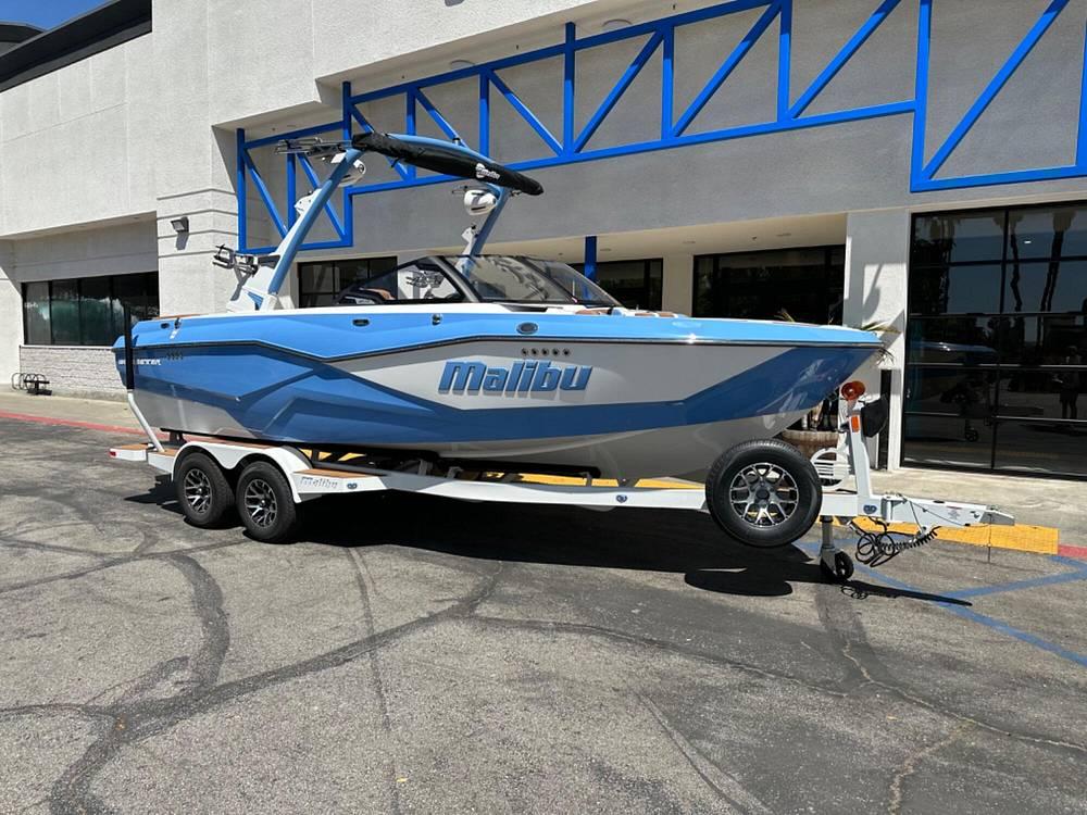 Nuevo 2024 Malibu 22 LSV - California | TopBarcos.com