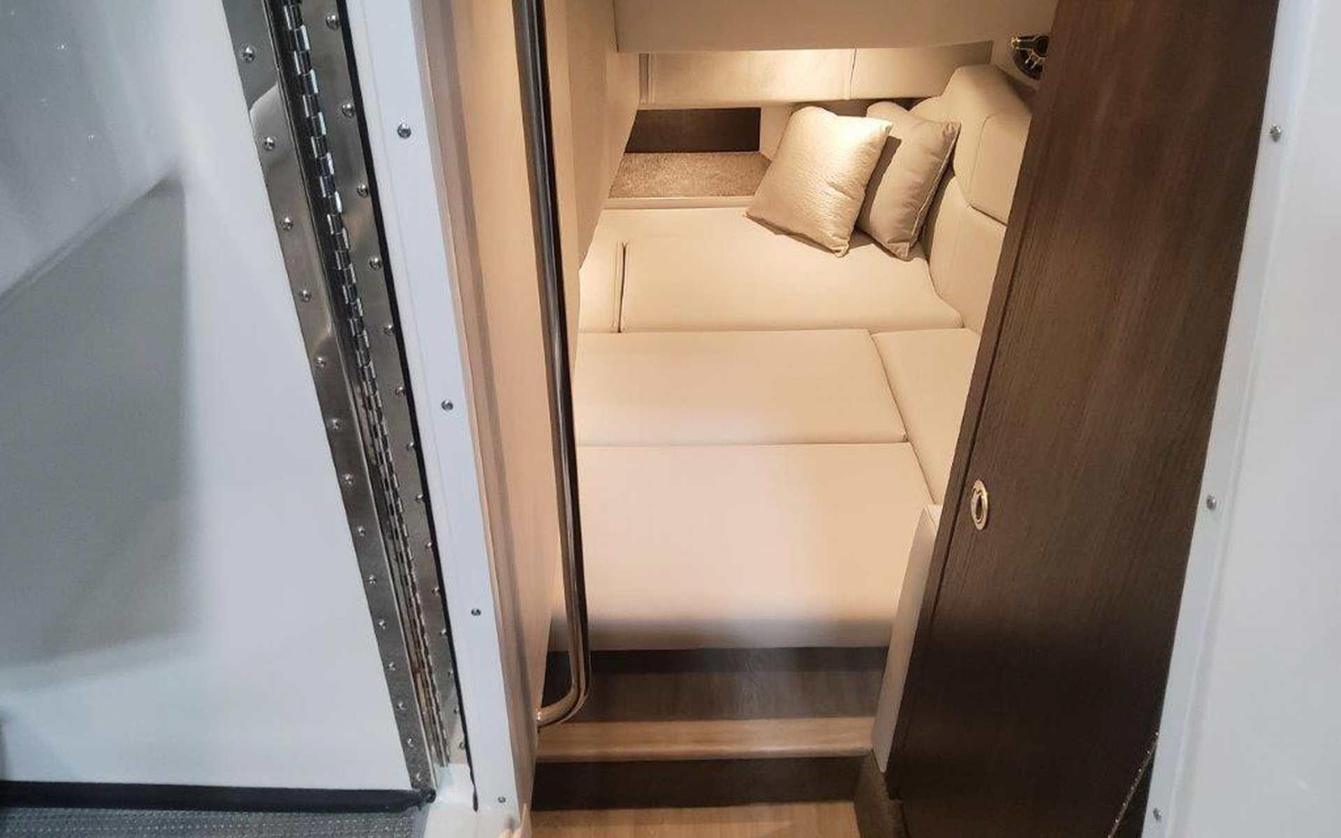 2025 Formula 330 Crossover Bowrider I/O Expresskruisers te koop- YachtWorld