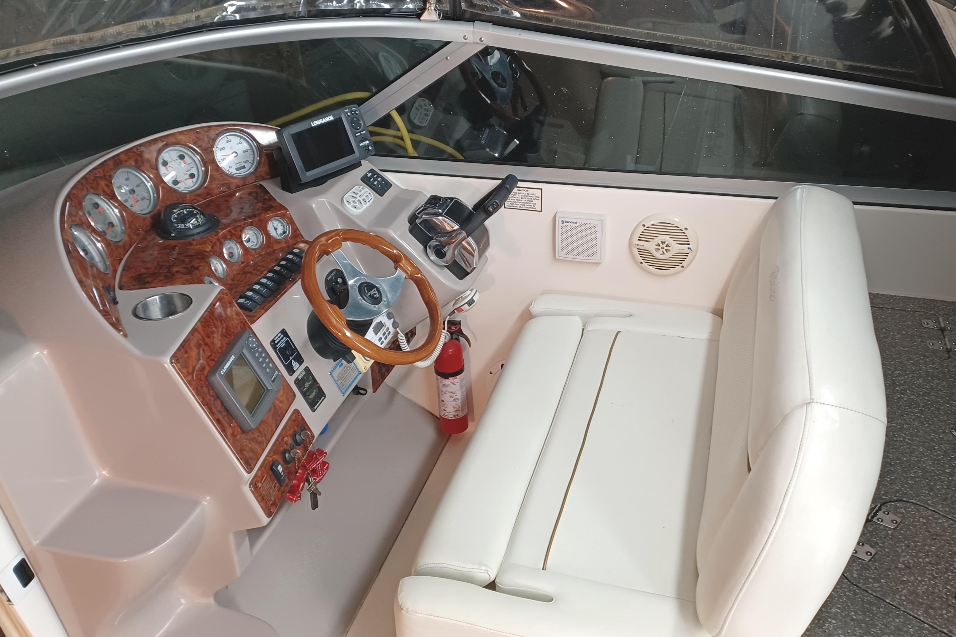 2004 Rinker 312 Fiesta Vee Cruiser for sale - YachtWorld