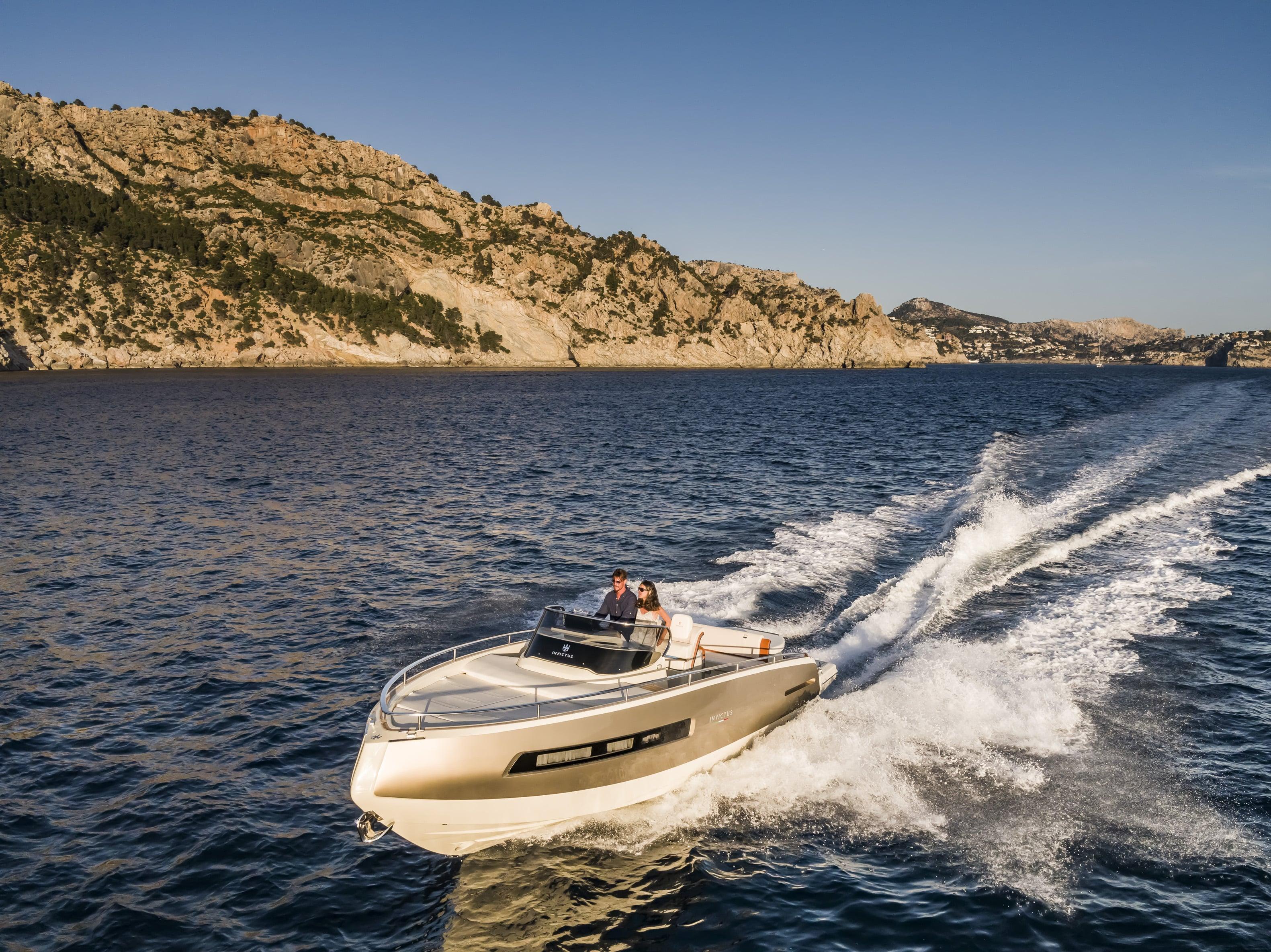 Neuf 2023 Invictus GT280 | Annonces du Bateau