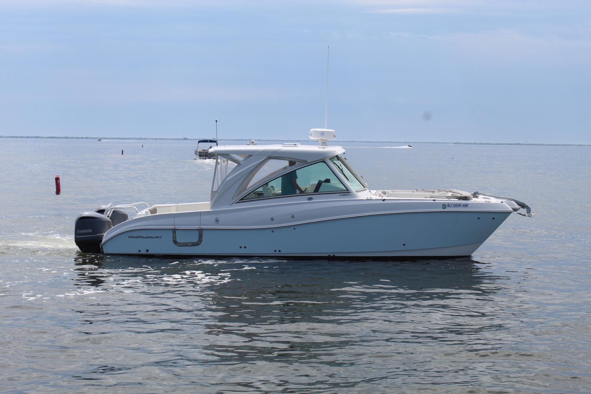 World Cat 320 Dc boats for sale | YachtWorld