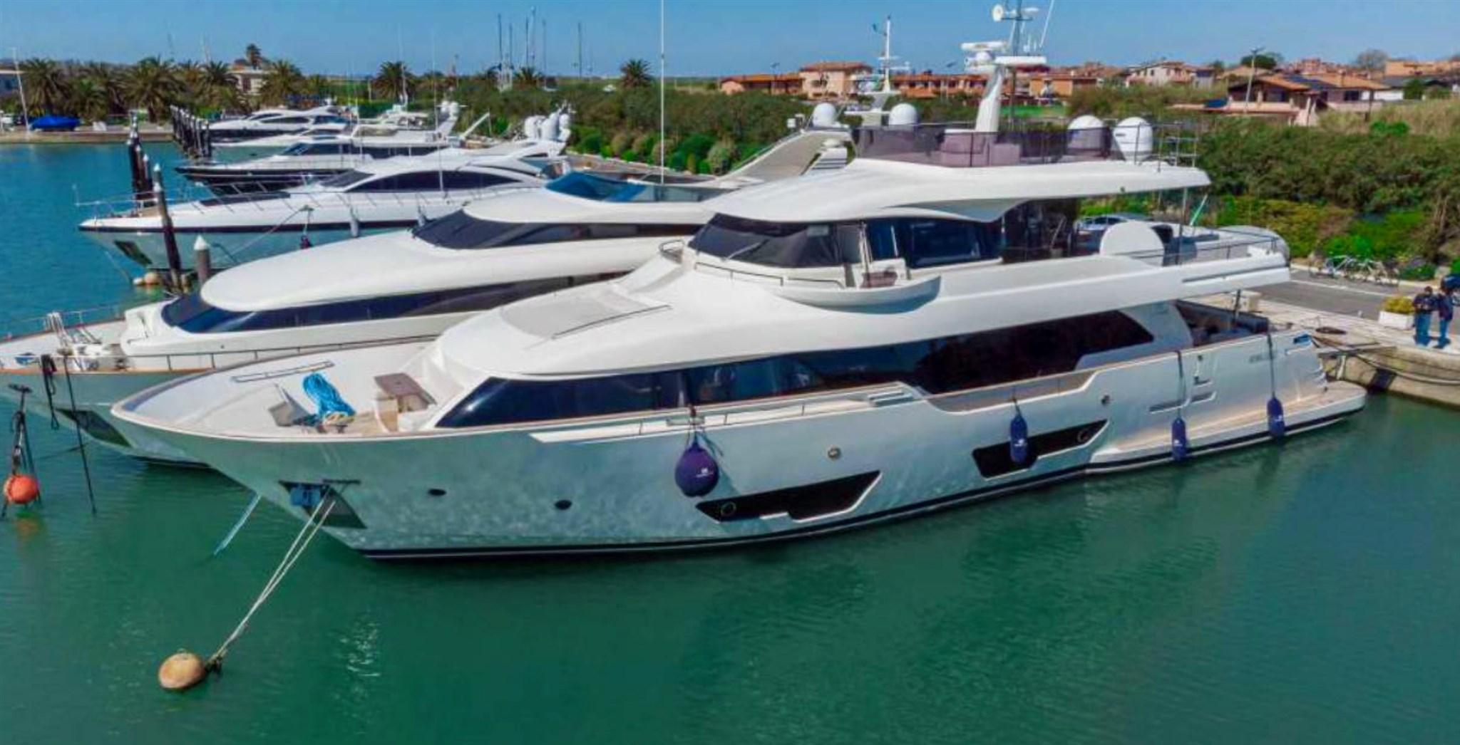 Custom Line Navetta 28 | 24m | 2016 - Belluno | Boats and Outboards