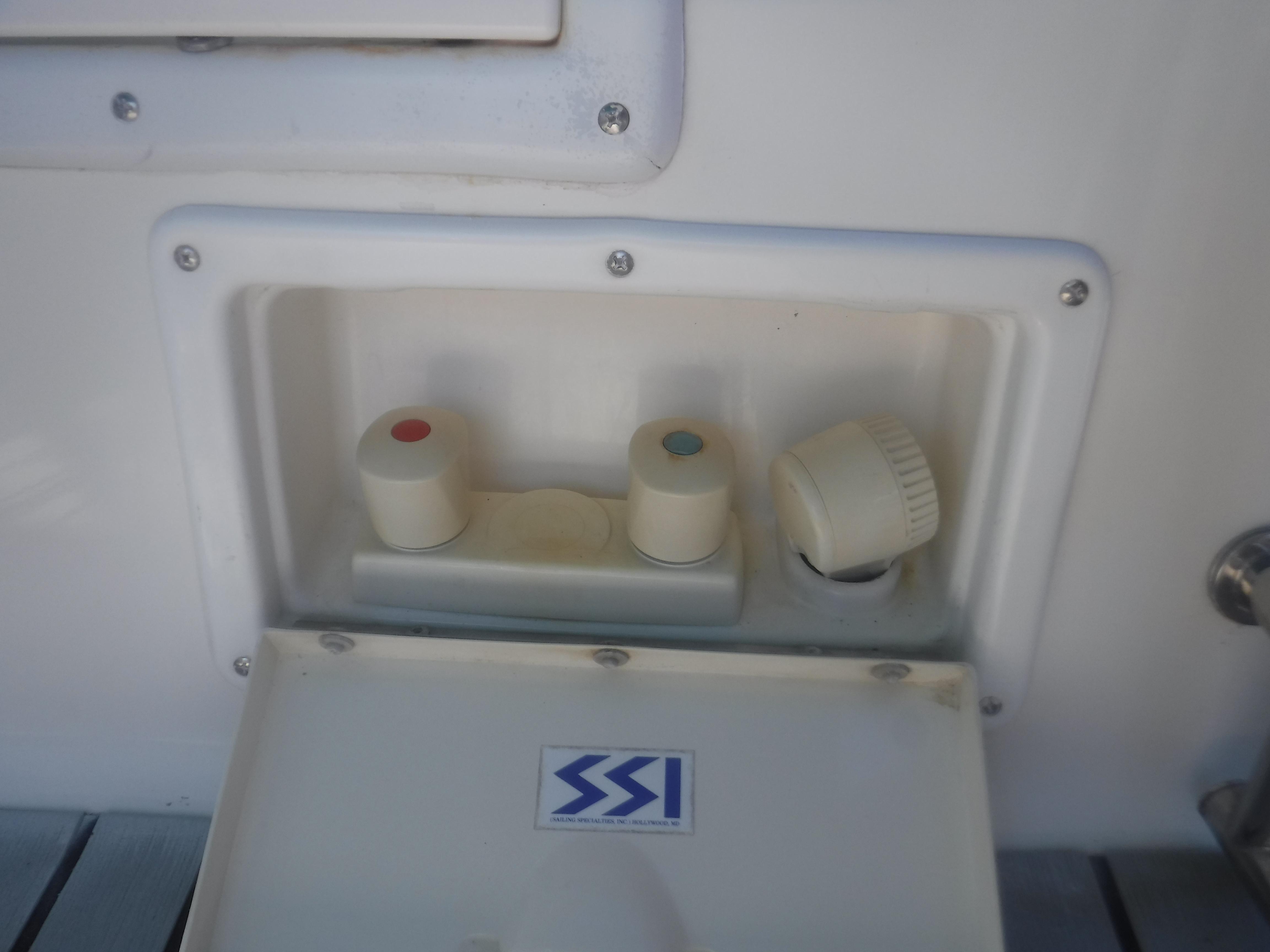 1995 Rinker 300 Fiesta Vee Express Cruiser for sale - YachtWorld