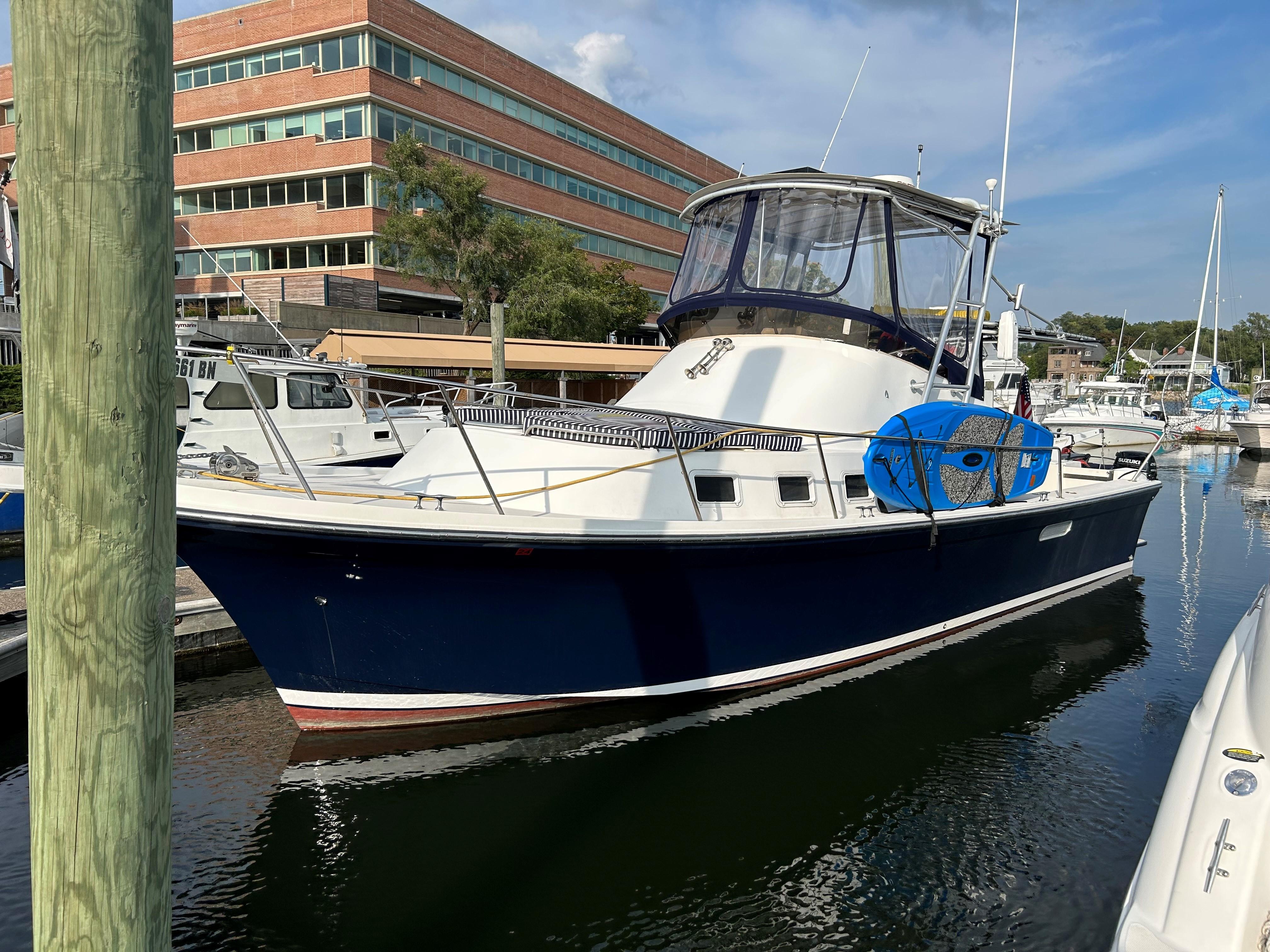 2005 Albin 35 Command Bridge Flybridge for sale - YachtWorld