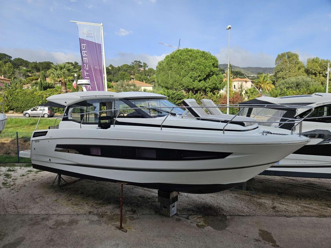 Used 2019 Jeanneau NC 37 - 83 - Var | TopBoats