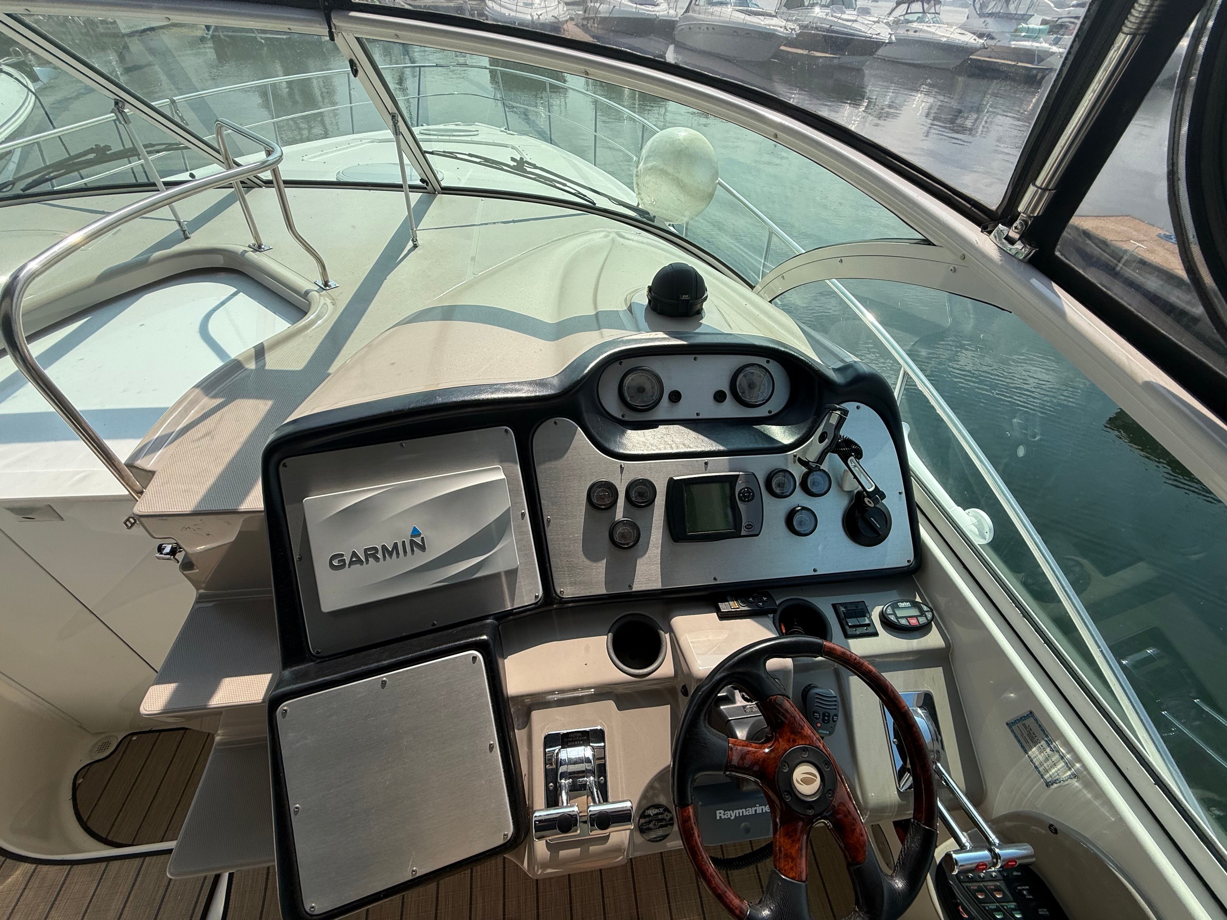 2004 Cruisers 400 Express Cruiser for sale - YachtWorld