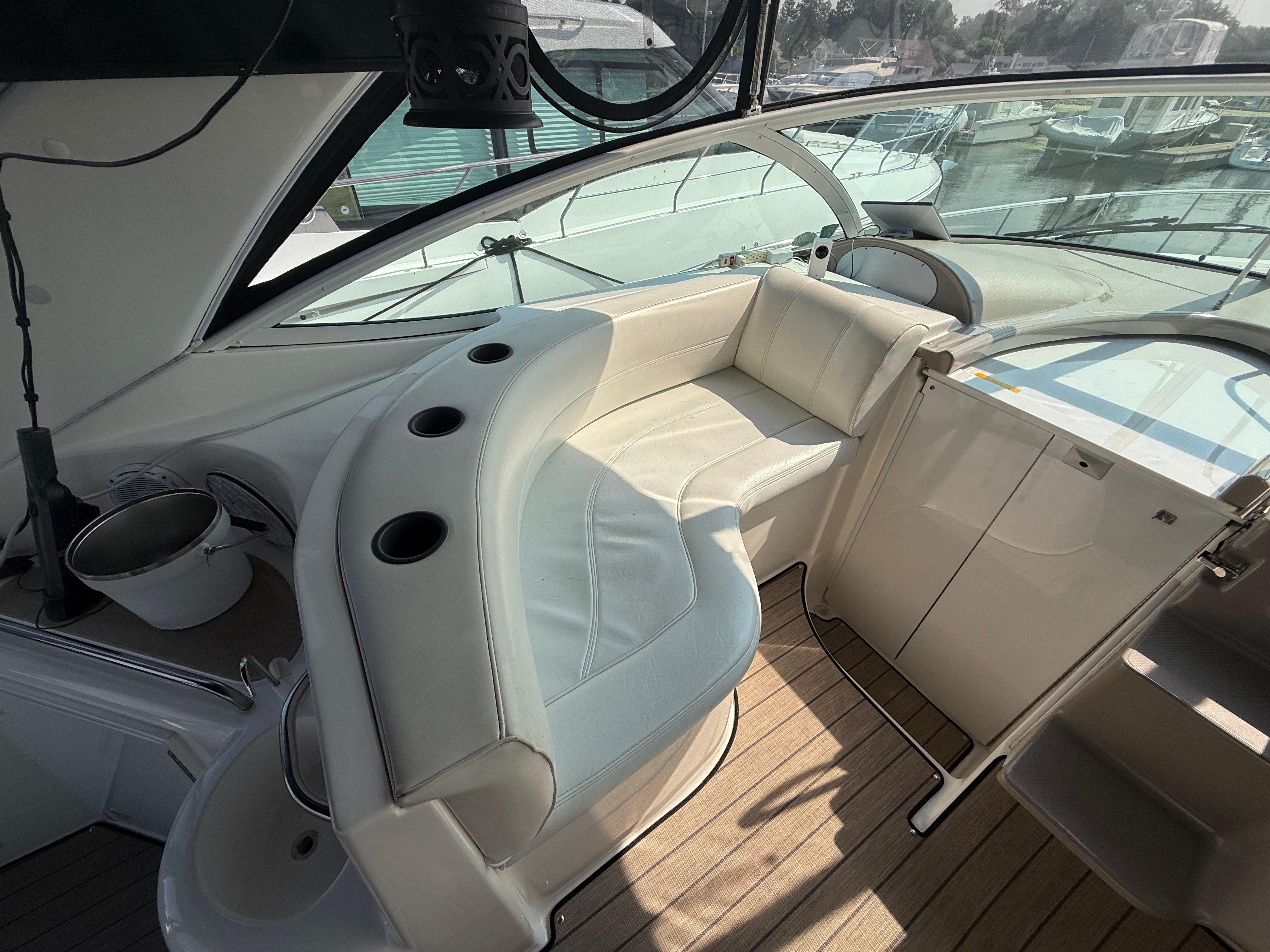 2004 Cruisers 400 Express Cruiser for sale - YachtWorld