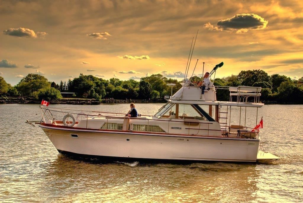 1974 Owens Concorde Flybridge till salu- YachtWorld