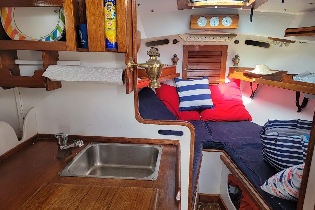 1981 Dyer 29 Trunk Cabin Bass for sale - YachtWorld