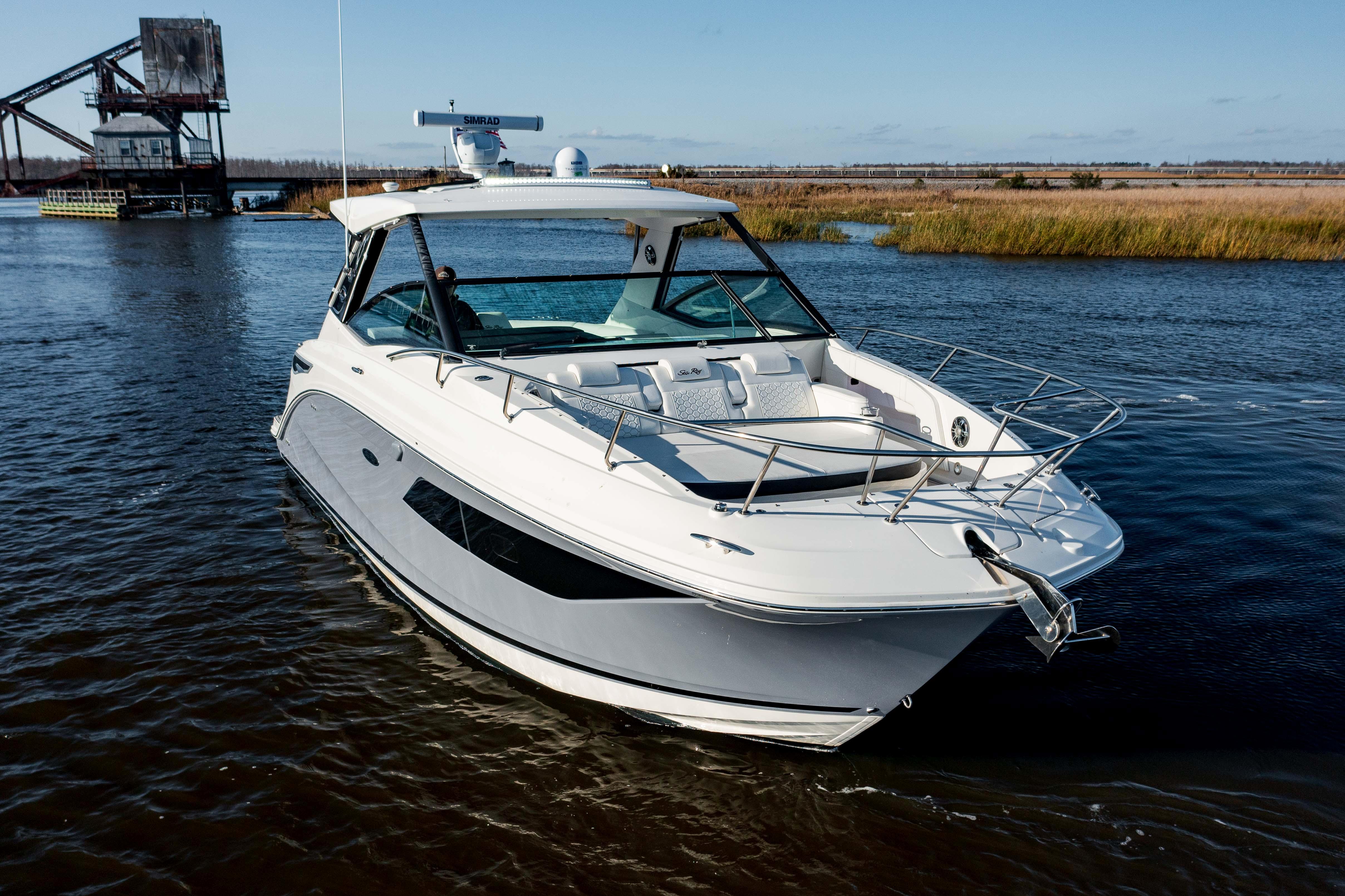 2019 Sea Ray 320 Sundancer OB Express Cruiser for sale - YachtWorld