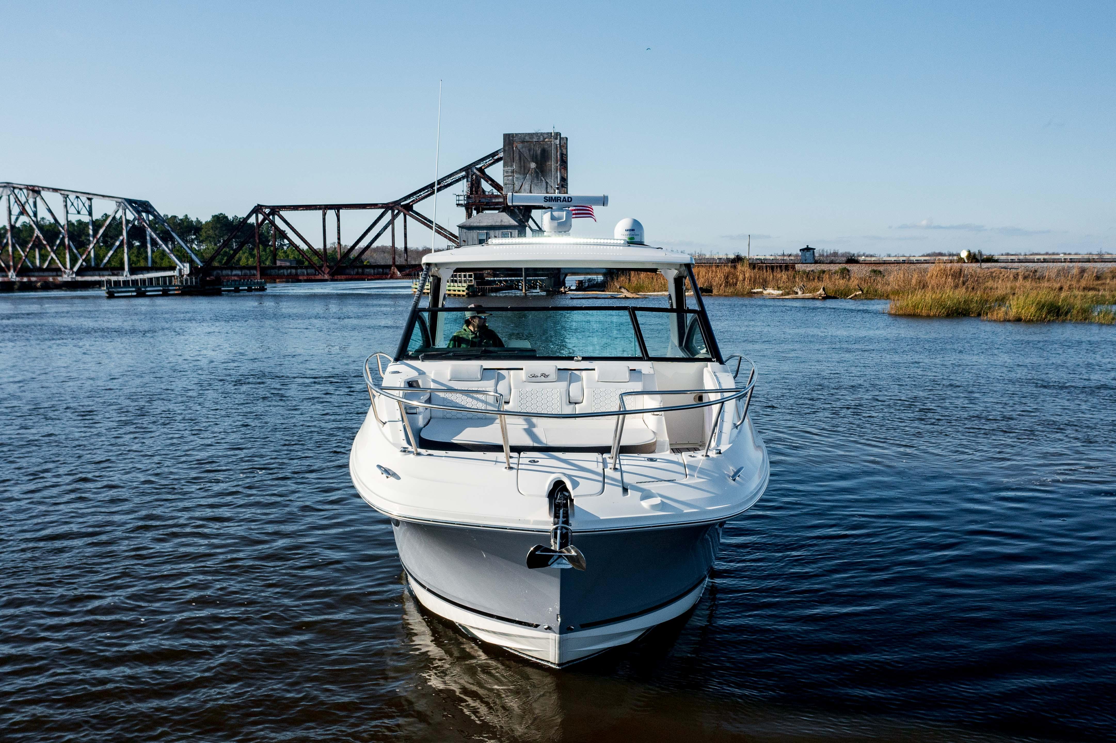 2019 Sea Ray 320 Sundancer OB Express Cruiser for sale - YachtWorld