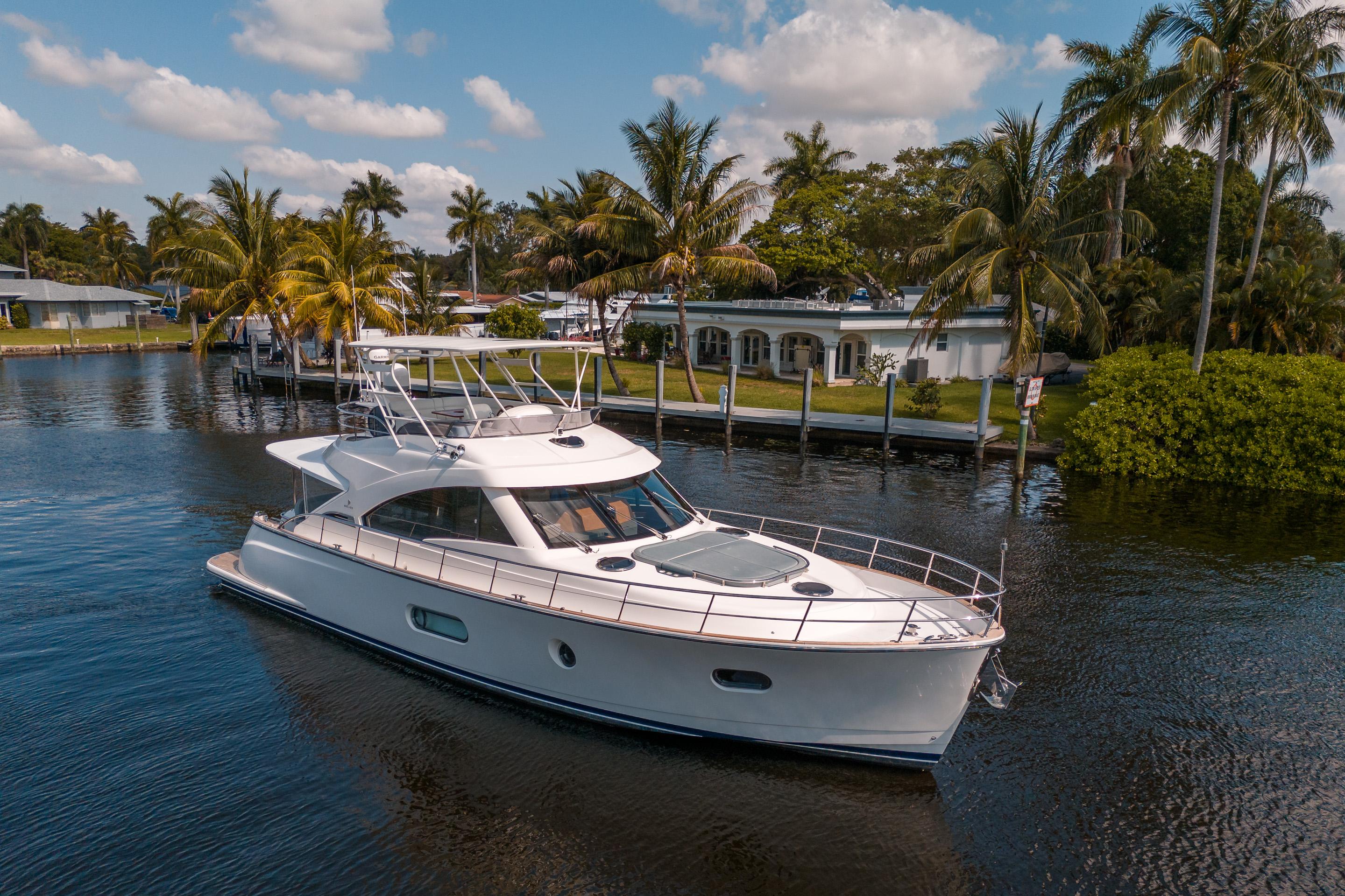 2016 Belize 54 Daybridge Flybridge for sale - YachtWorld