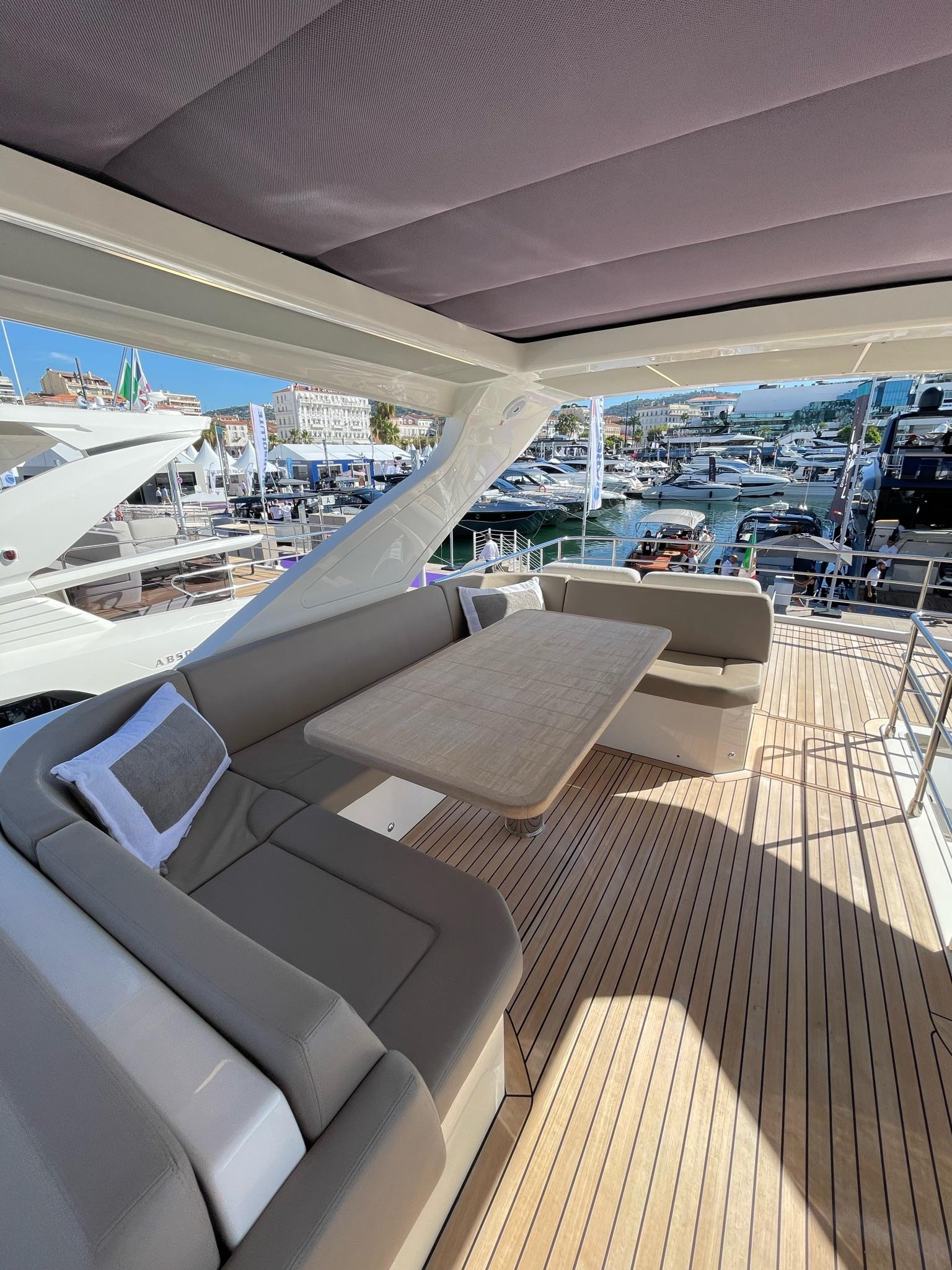 2019 Absolute 62 Fly Flybridge for sale - YachtWorld