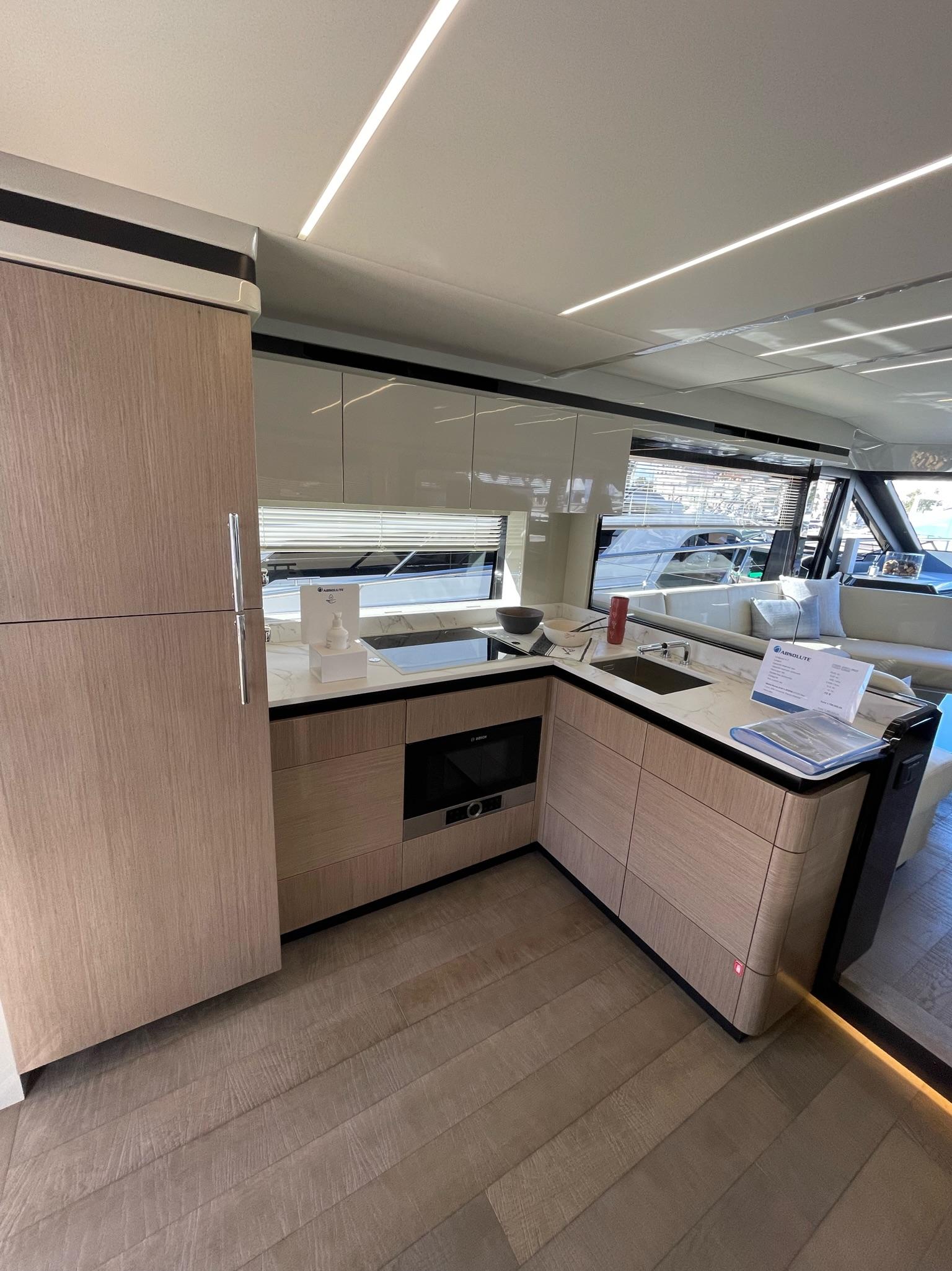 2019 Absolute 62 Fly Flybridge for sale - YachtWorld