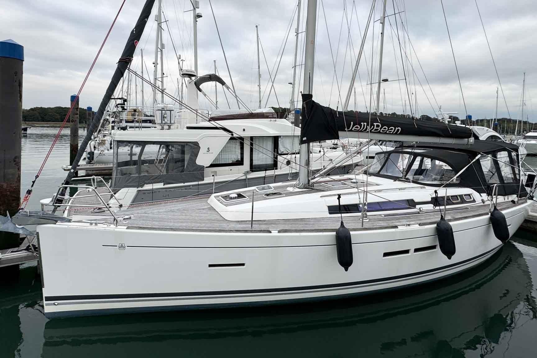 Dufour 405 Grand Large | 2010 | 12m - Hampshire | Boatshop24