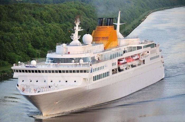 2000 Cruise ships Blohm & Voss for sale - YachtWorld
