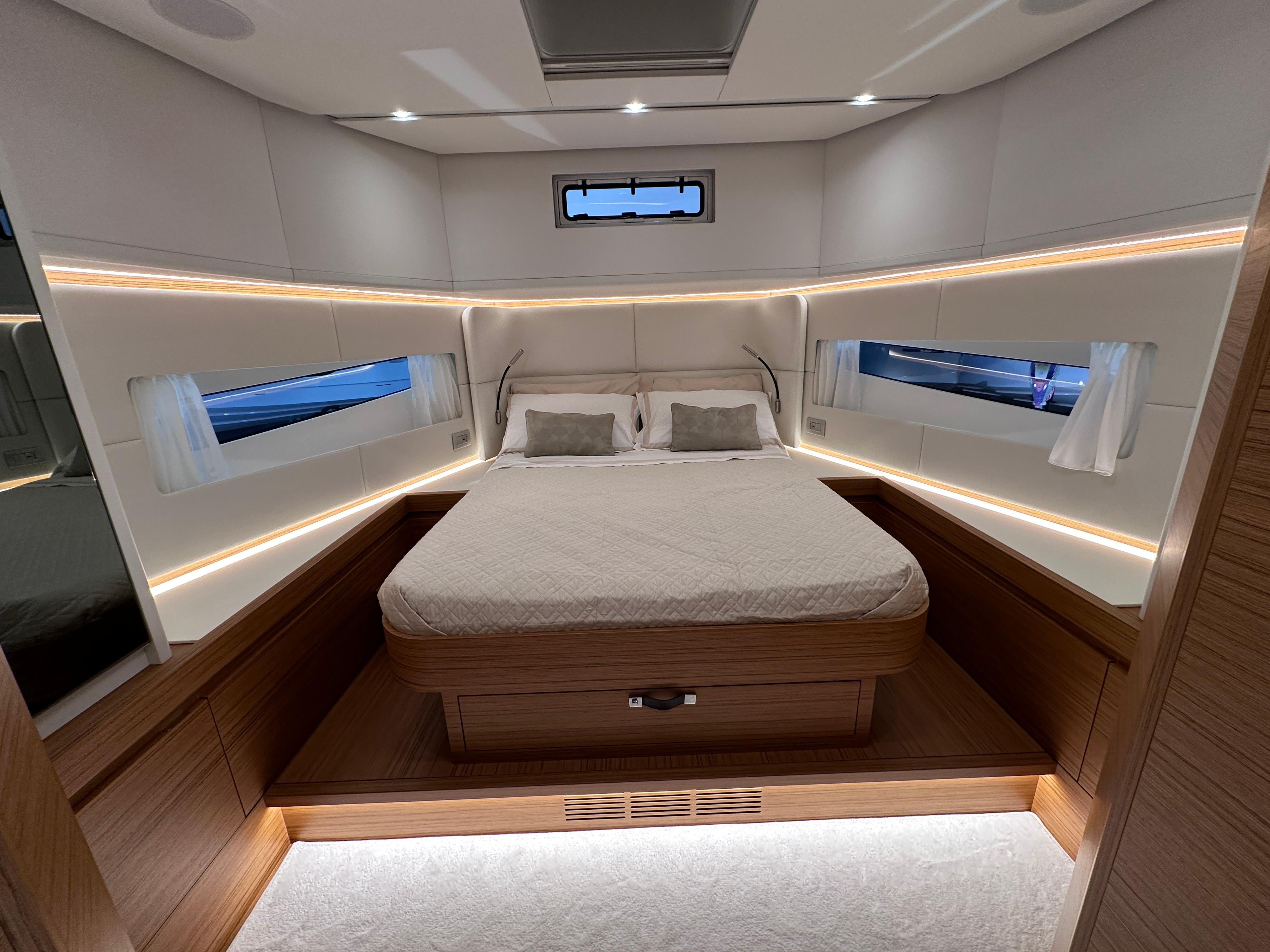 2024 Solaris Power 52 Coupe Motor Yacht for sale - YachtWorld