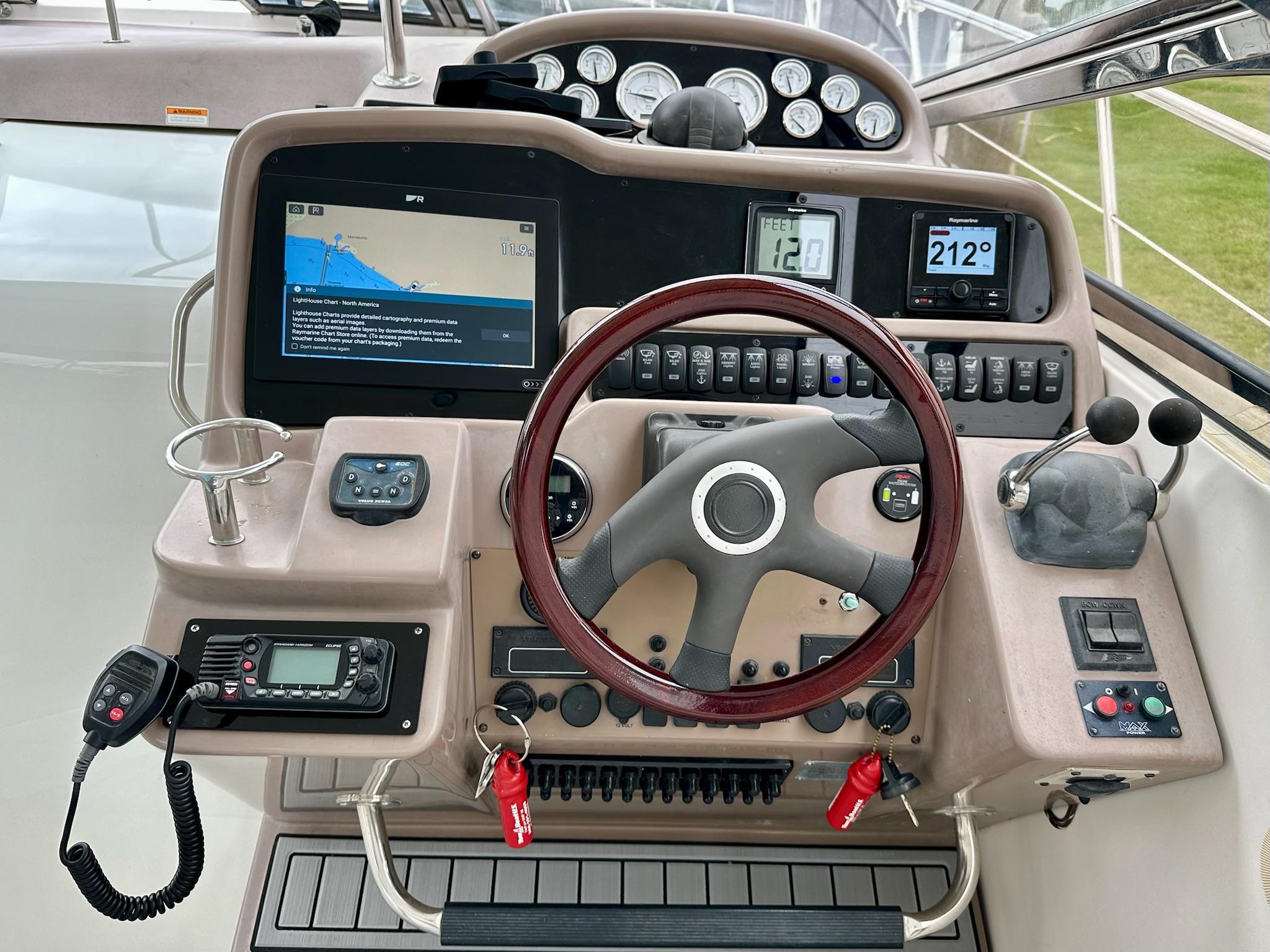 2004 Regal Commodore 4260 Express Cruiser for sale - YachtWorld