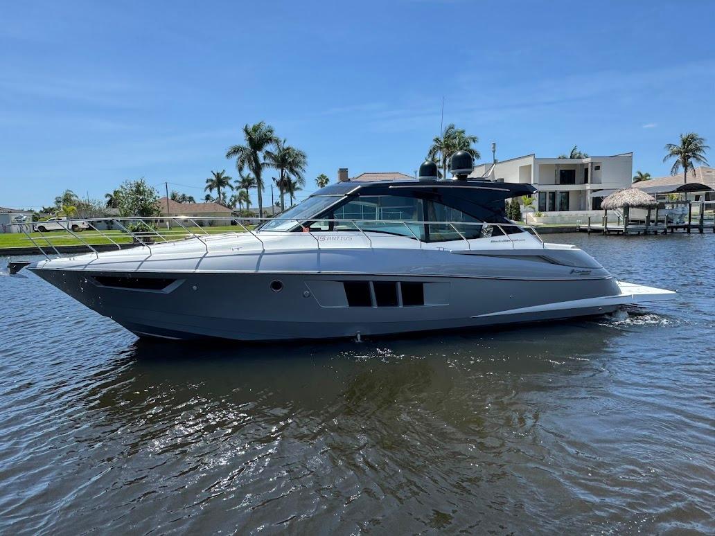 2014 Cruisers Yachts 45 Cantius Black Diamond Cruiser for sale - YachtWorld