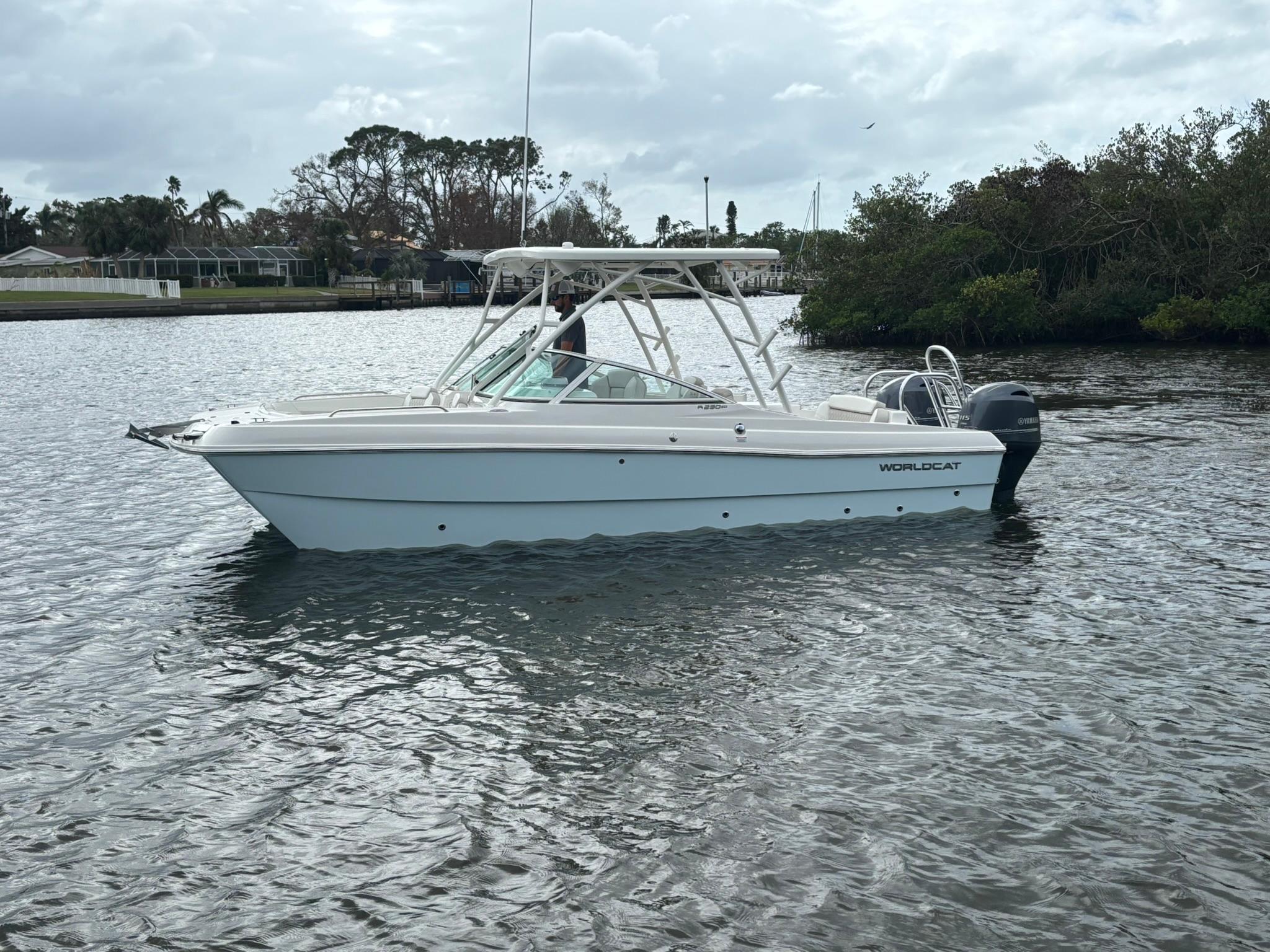 2025 World Cat 230 SD Power Catamaran for sale - YachtWorld