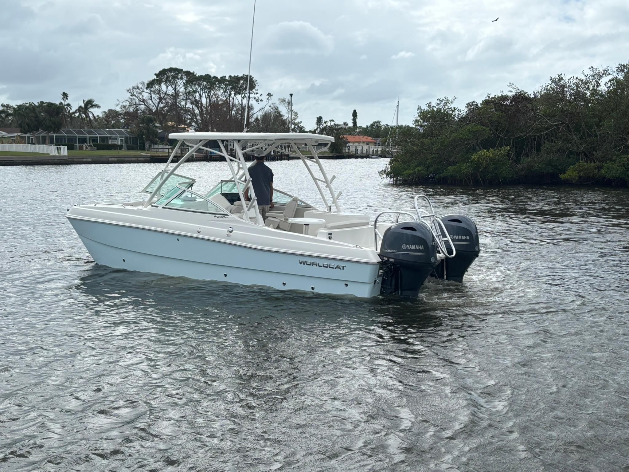 2025 World Cat 230 SD Power Catamaran for sale - YachtWorld