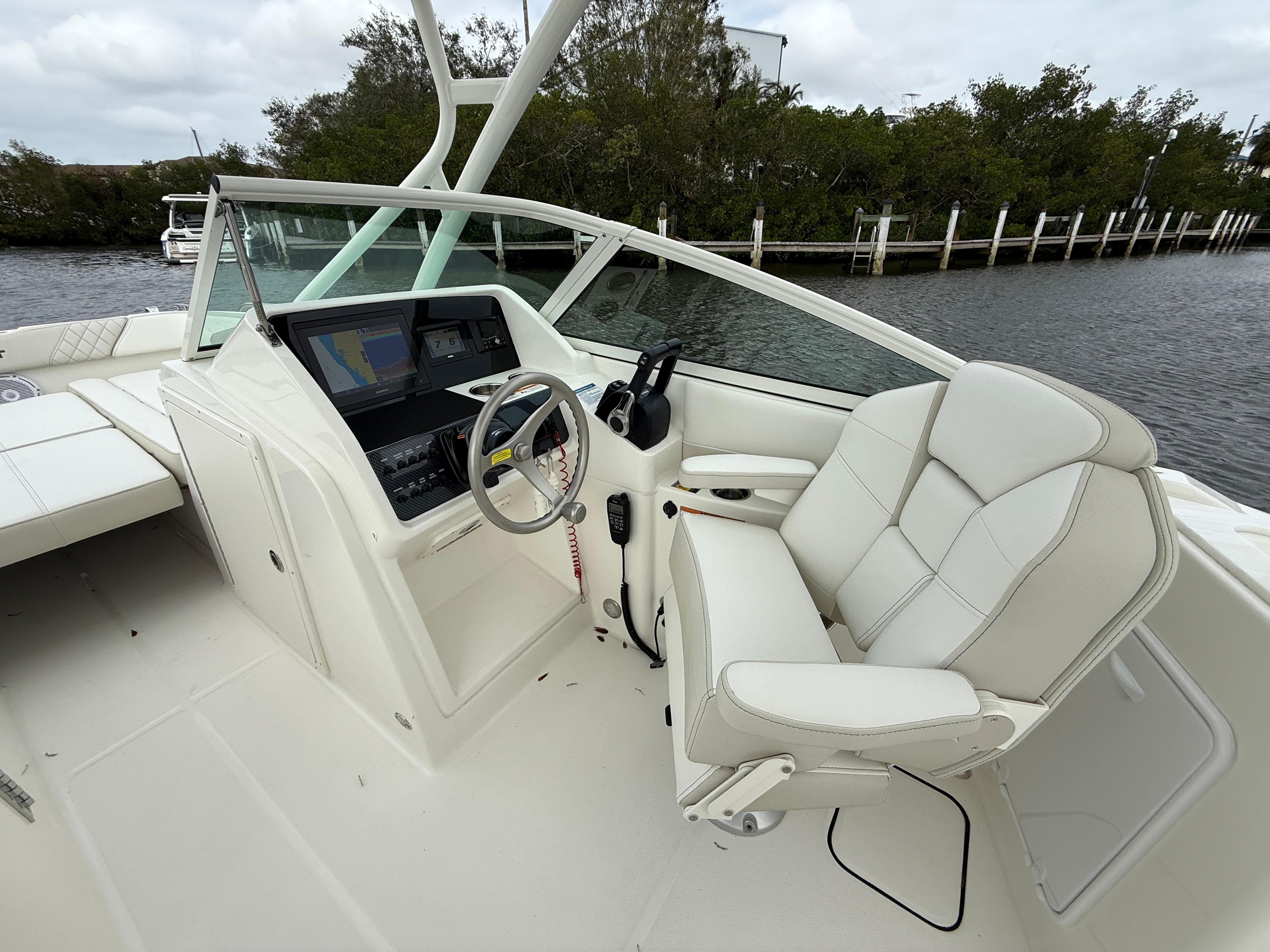 2025 World Cat 230 SD Power Catamaran for sale - YachtWorld